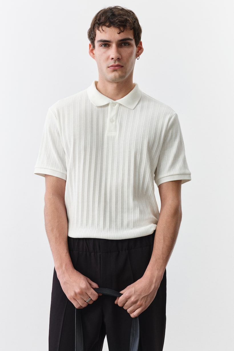 Playera polo Slim Fit en punto texturizado - Crema - Men | H&M MX