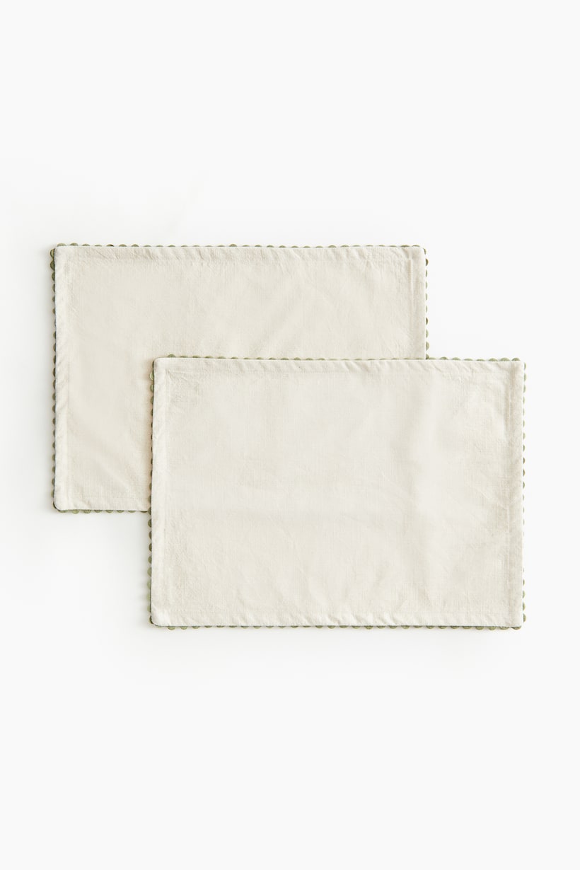 Green 2-Pack Scalloped-Edge Placemats at H&M Home | H&M US