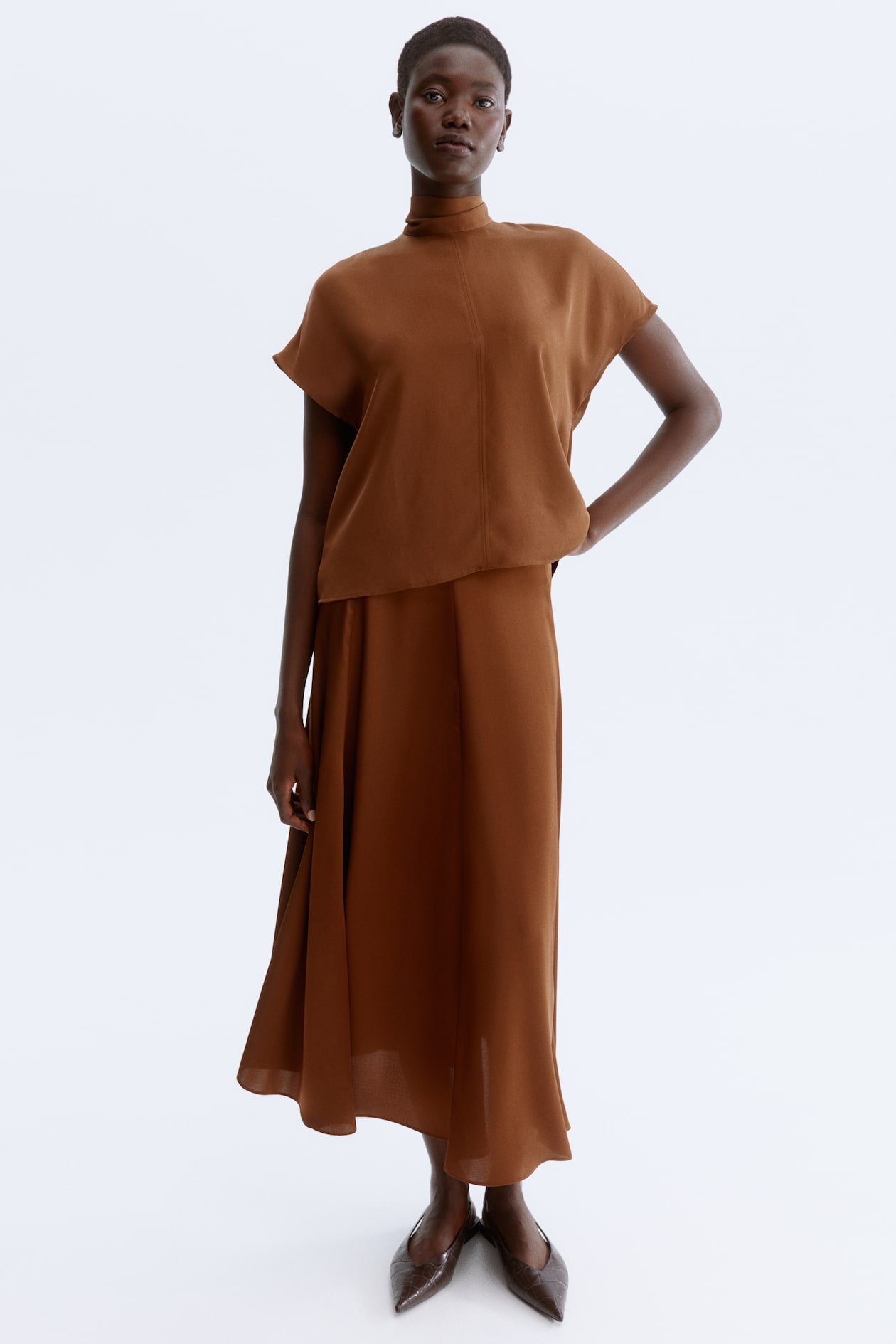 Falda línea A en satín - Café - Ladies | H&M MX