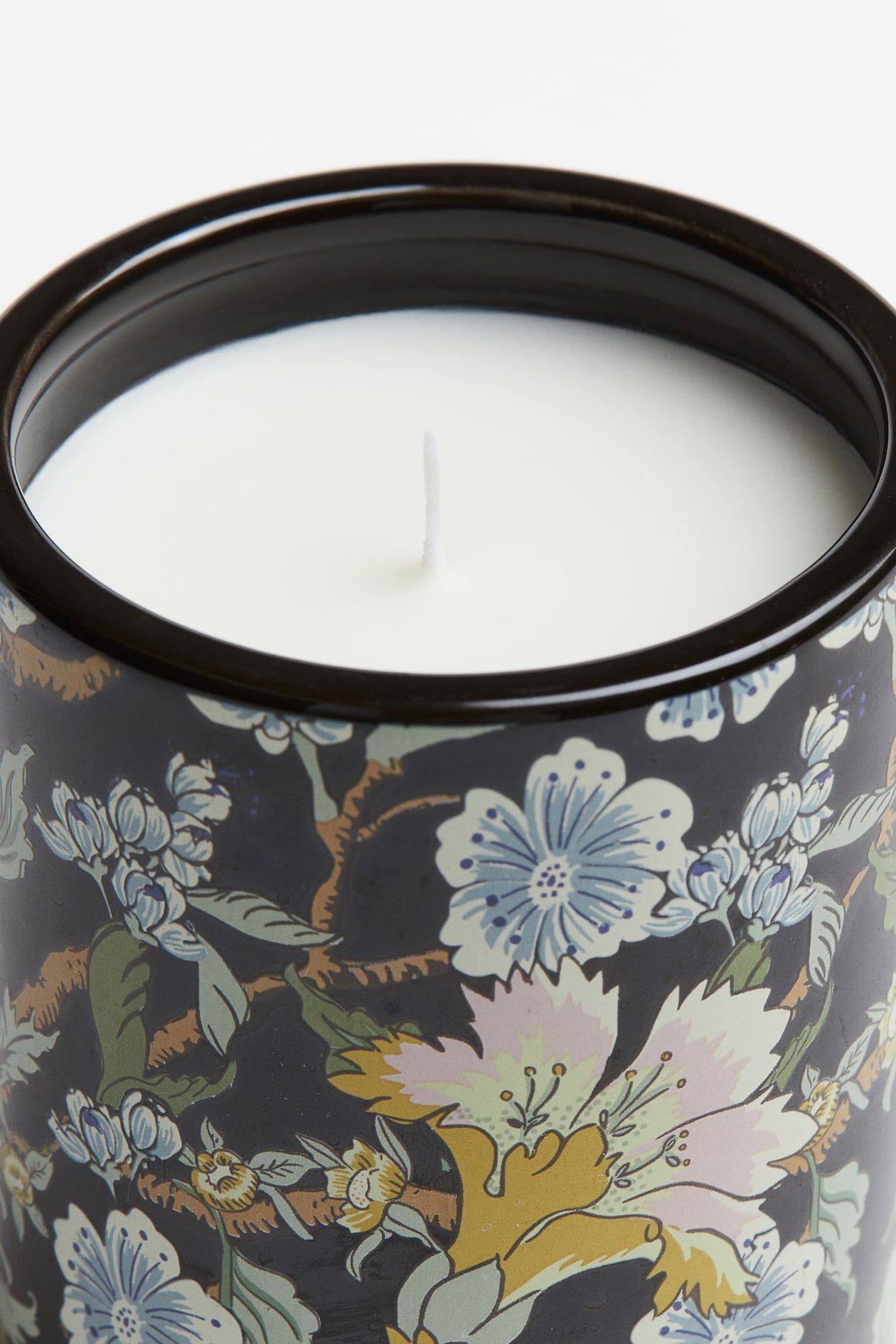 Black/Plum Noir Scented Candle in Ceramic Holder at H&M Home | H&M CA