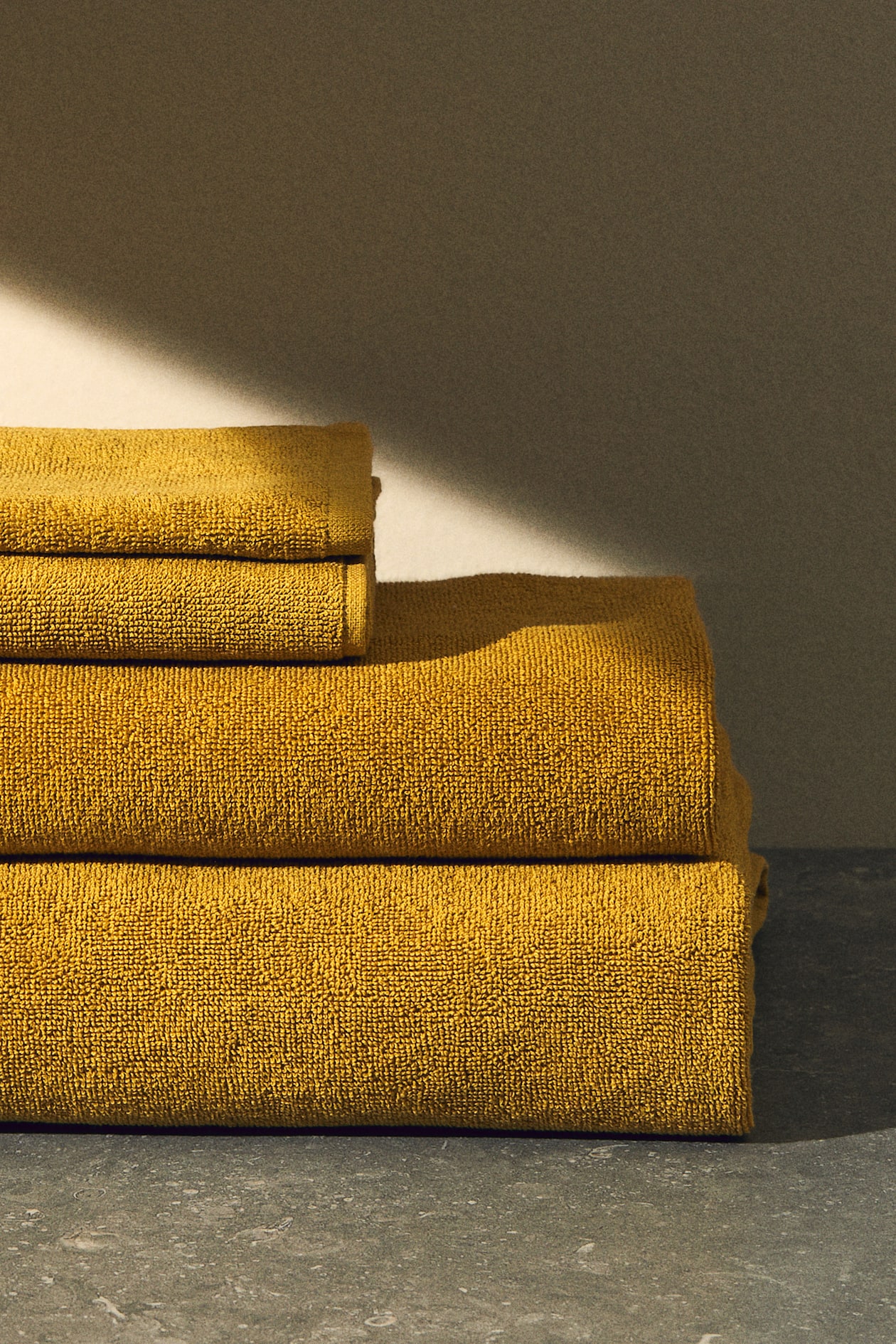 Mustard yellow Terry guest towel at H&M Home | H&M GB