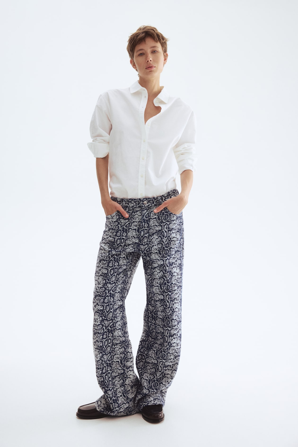 Women's Denim blue/Snakeskin pattern Crease-leg bouclé denim jeans | H&M GB