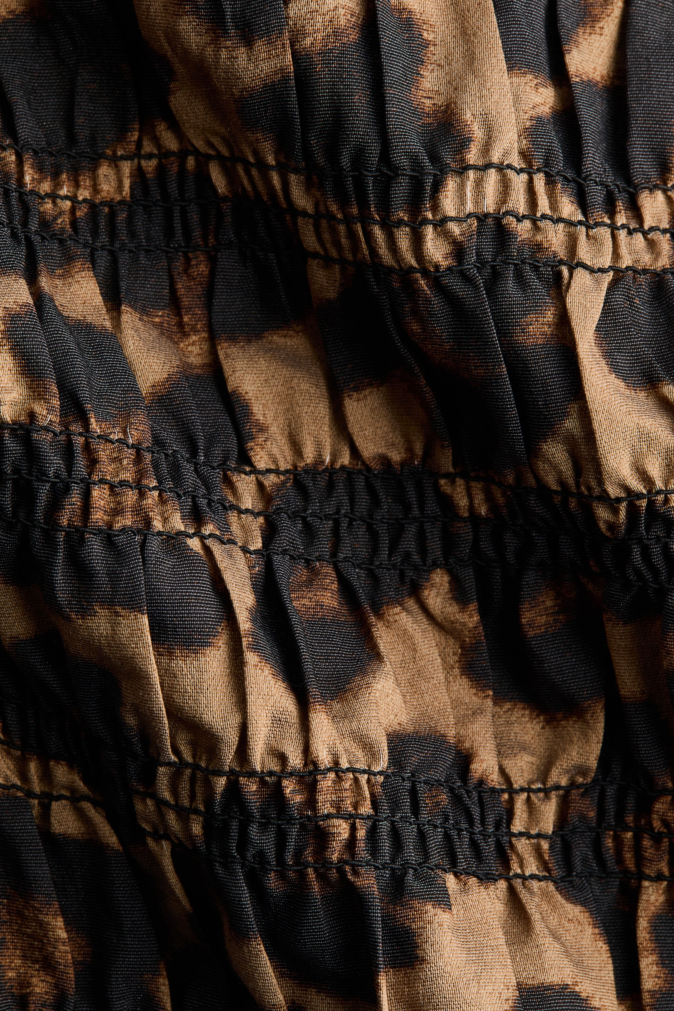 Women's Beige/leopard print Smocked top | H&M CA