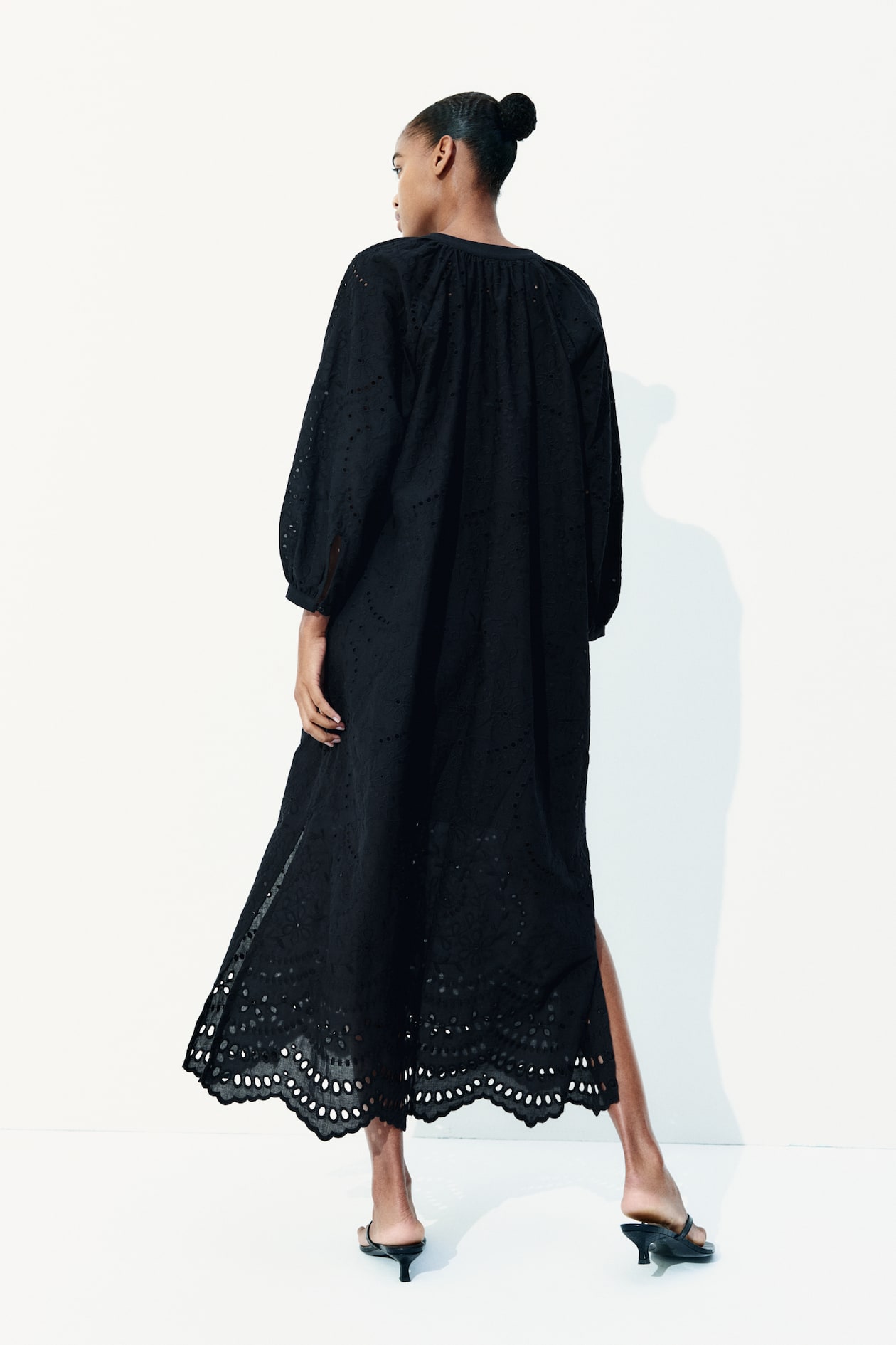Robe en broderie anglaise avec ceinture à nouer - Noir - FEMME | H&M FR