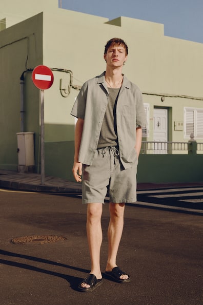 Regular-Fit Short-Sleeved Linen-Blend Shirt - Sage green - Men | H&M US