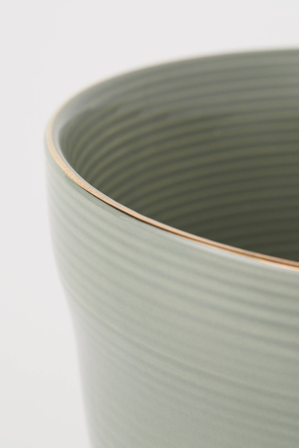 Fluted plant pot with a saucer - Khaki green - Home All | H&M IE