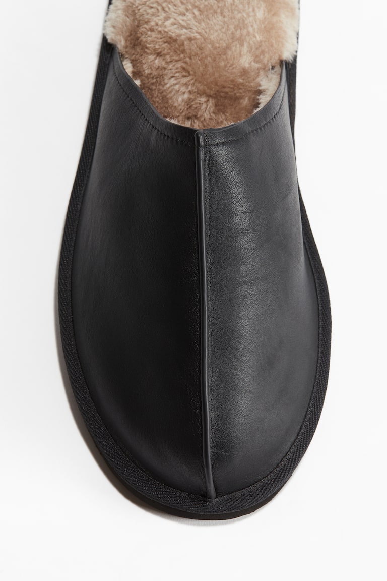 Tofflor Herr | Innetofflor, Fårskinn & Bad | H&M SE