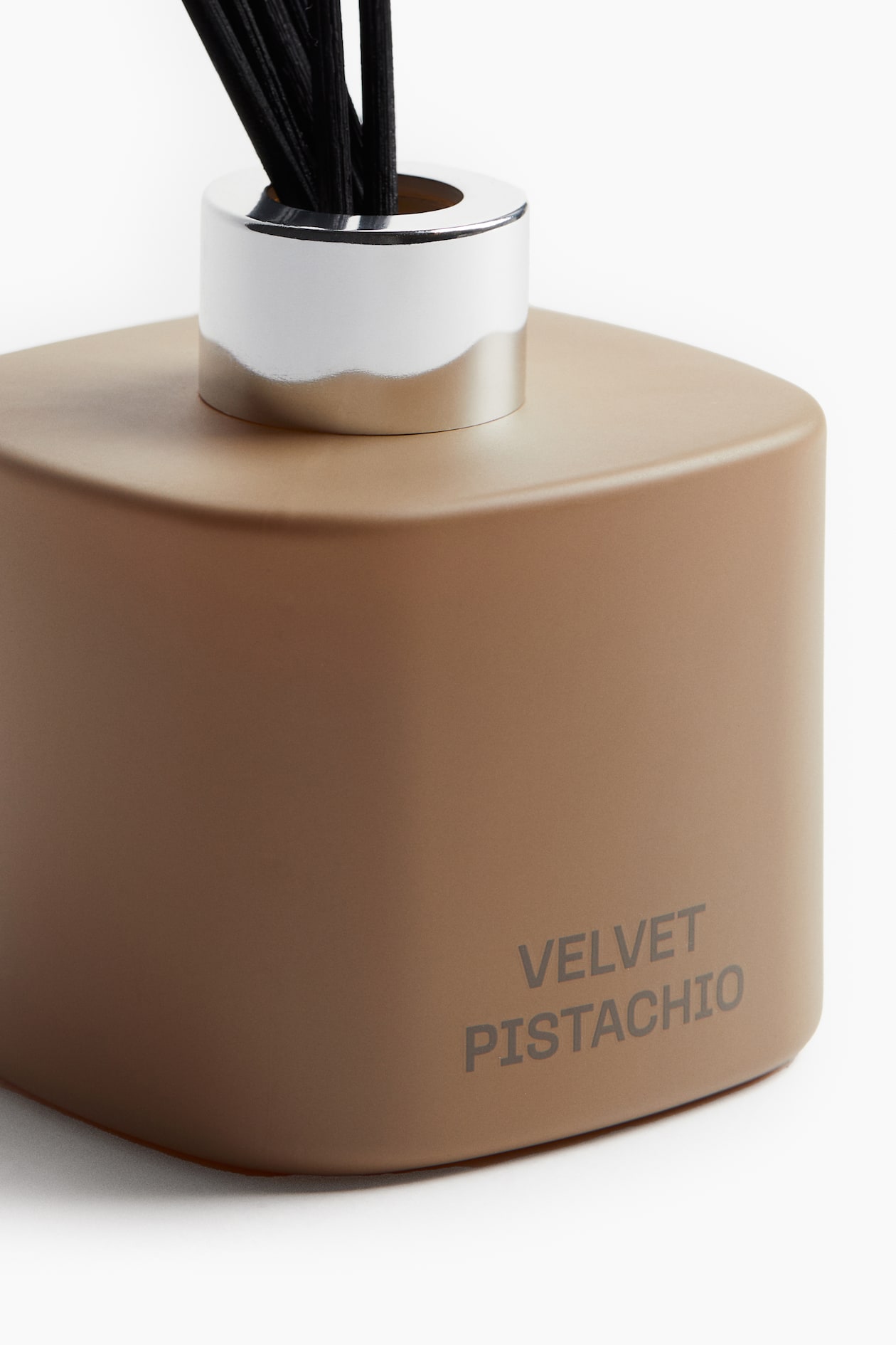 Velvet Pistachio Reed diffuser at H&M Home | H&M IN