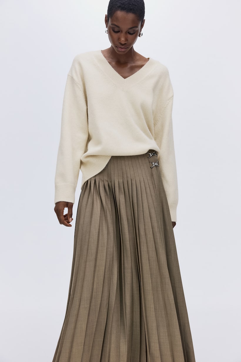 Women's Light beige Oversized V-Neck Sweater | H&M US
