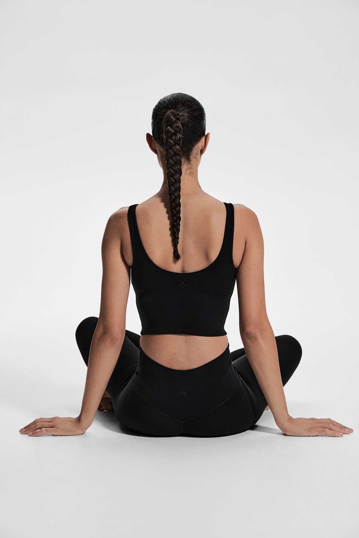 Light Support Yoga Bra with SoftMove™ Lycra® - Black - Ladies | H&M US