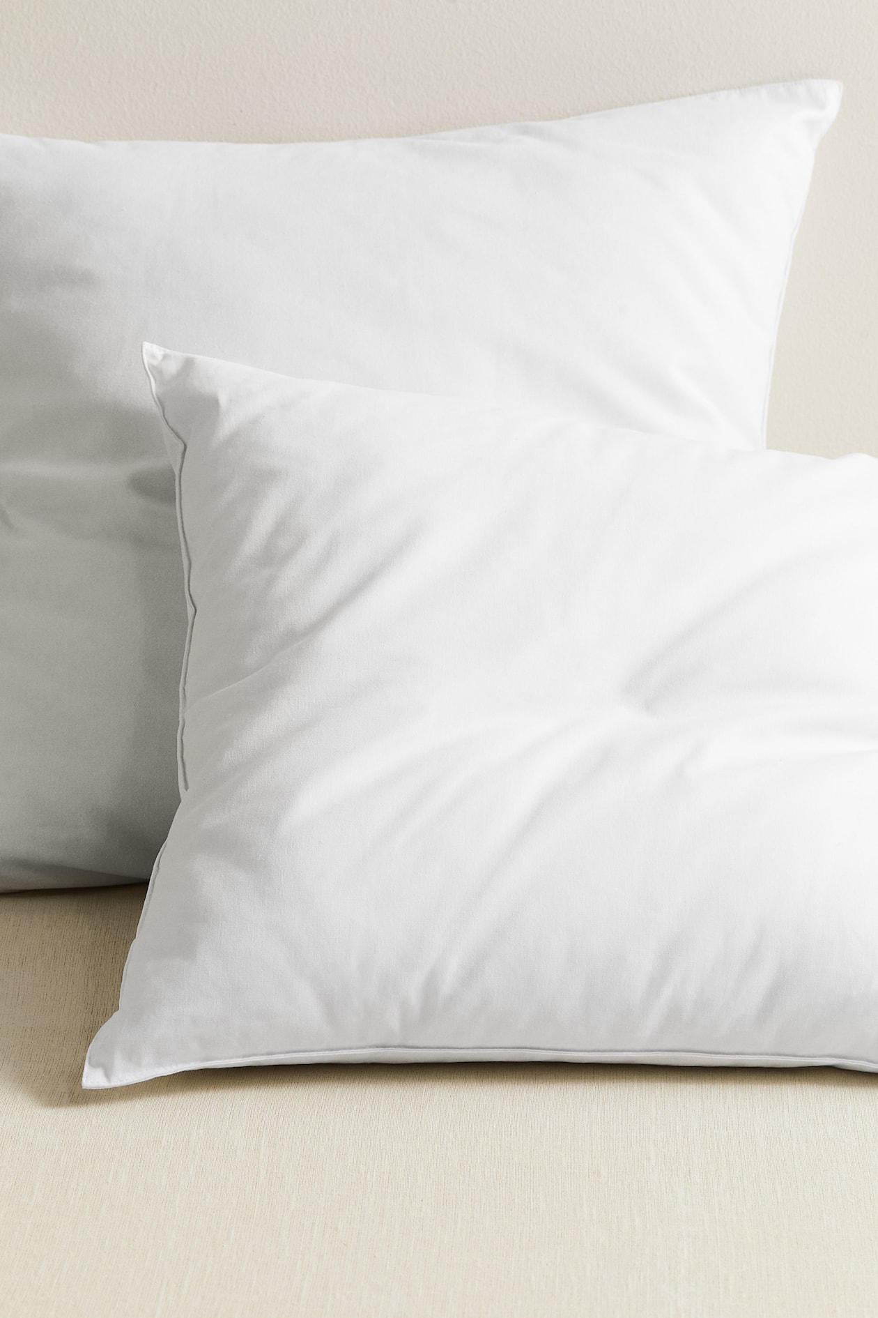 White Polyester-filled Inner Cushion at H&M Home | H&M CA