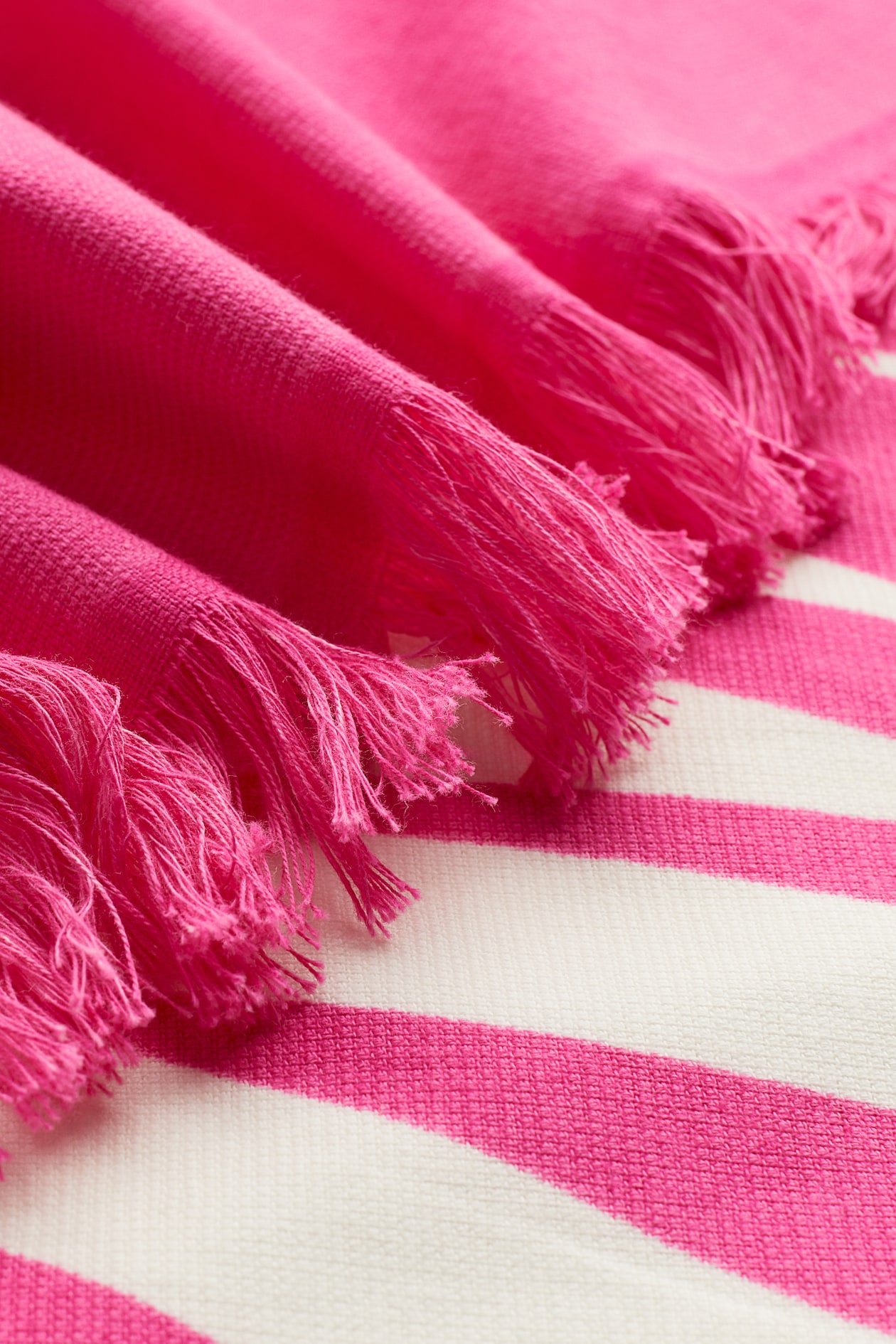 Beach Towel with Fringe - Hot pink/patterned - Home All | H&M US