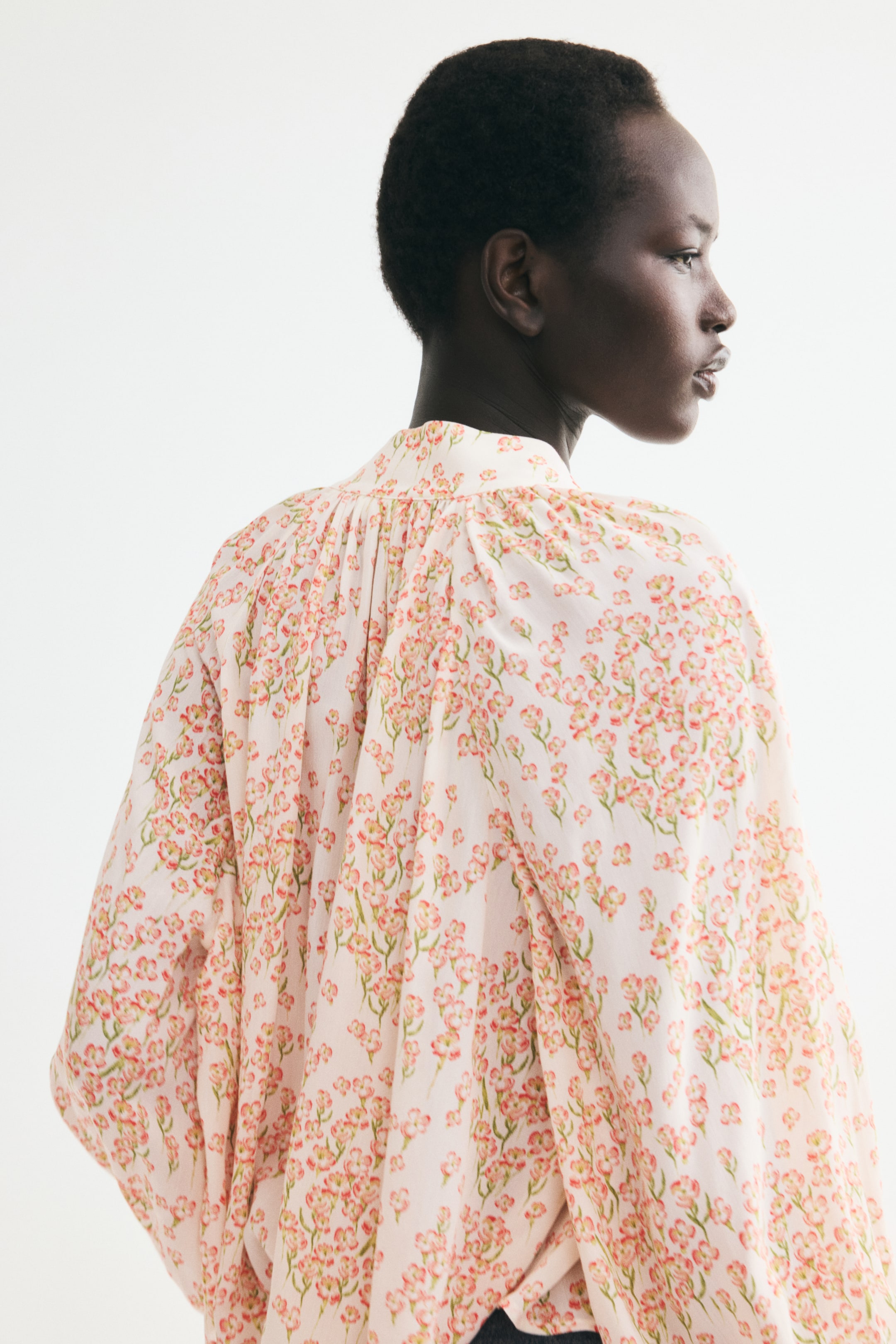 Women's Light dusty orange/Floral Viscose balloon-sleeved blouse | H&M IE