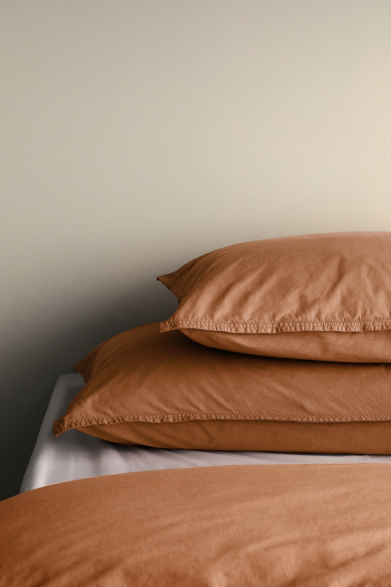 Rust Washed Cotton Pillowcase at H&M Home | H&M US