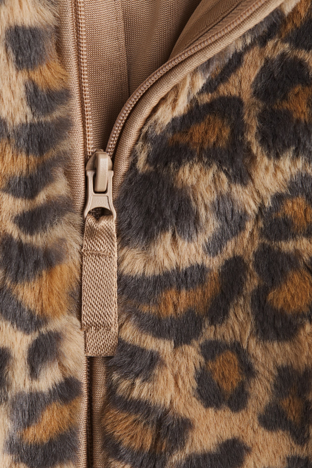 Beige/Leopard print Patterned fluffy jacket for kids | H&M IE