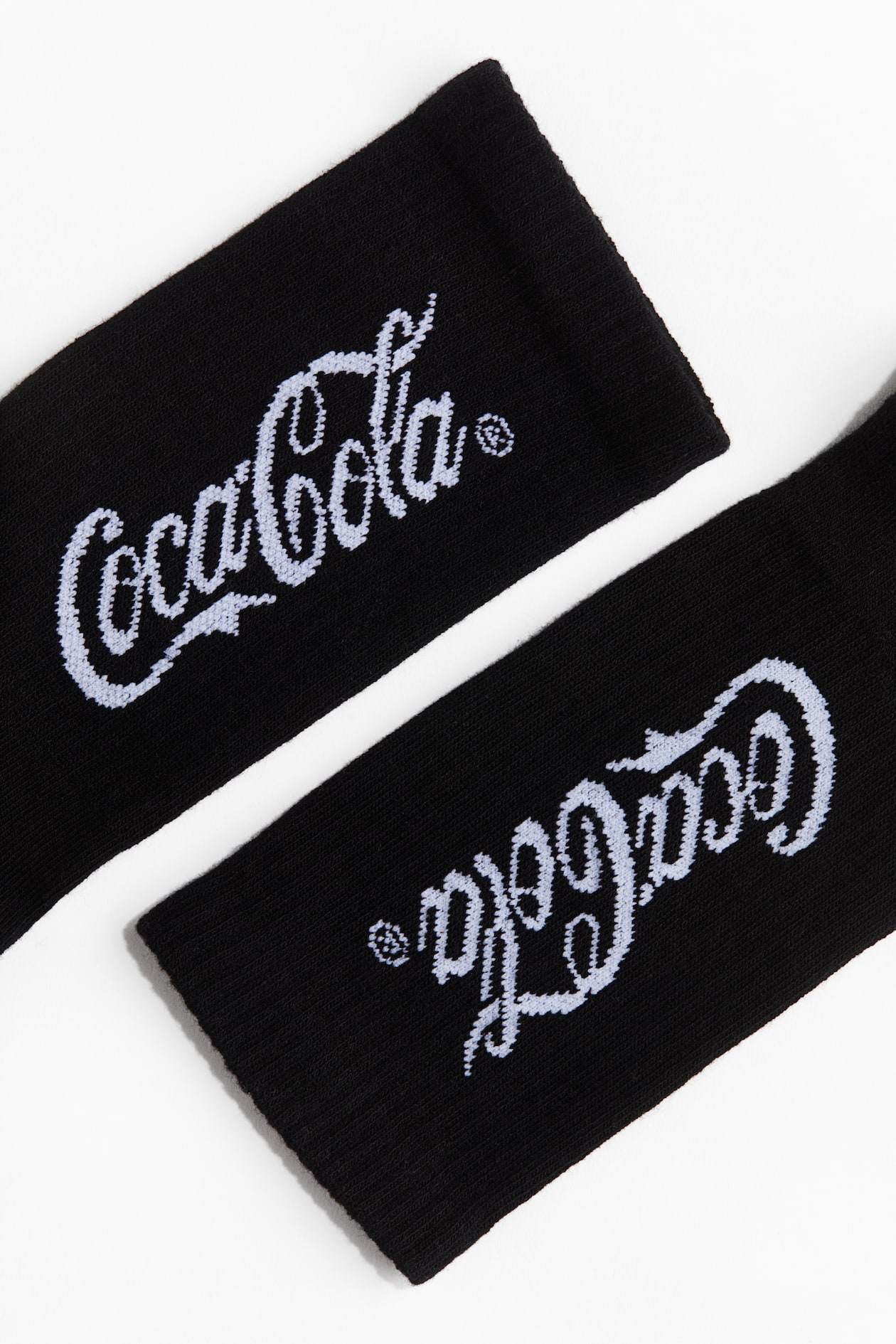 Men’s Black/Coca-Cola Motif-detail socks | H&M IN
