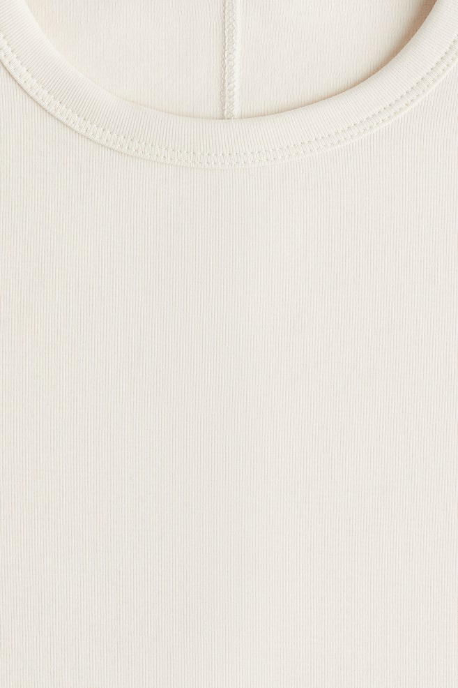 Women's Cream Fitted T-Shirt - Regular length - Slim fit | H&M CA