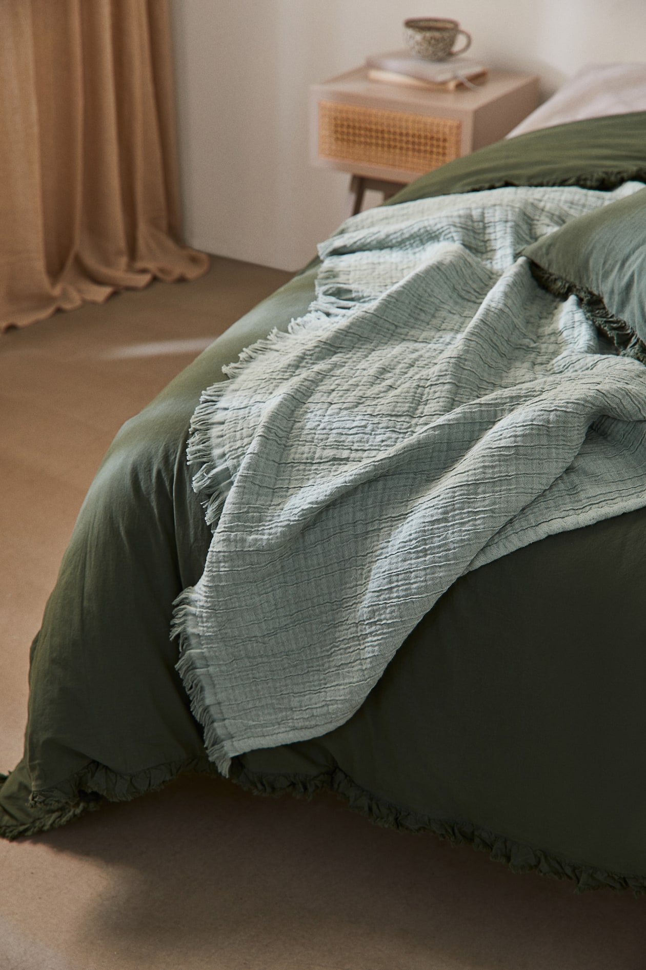 Light green Fringe-Trimmed Bedspread at H&M Home | H&M US