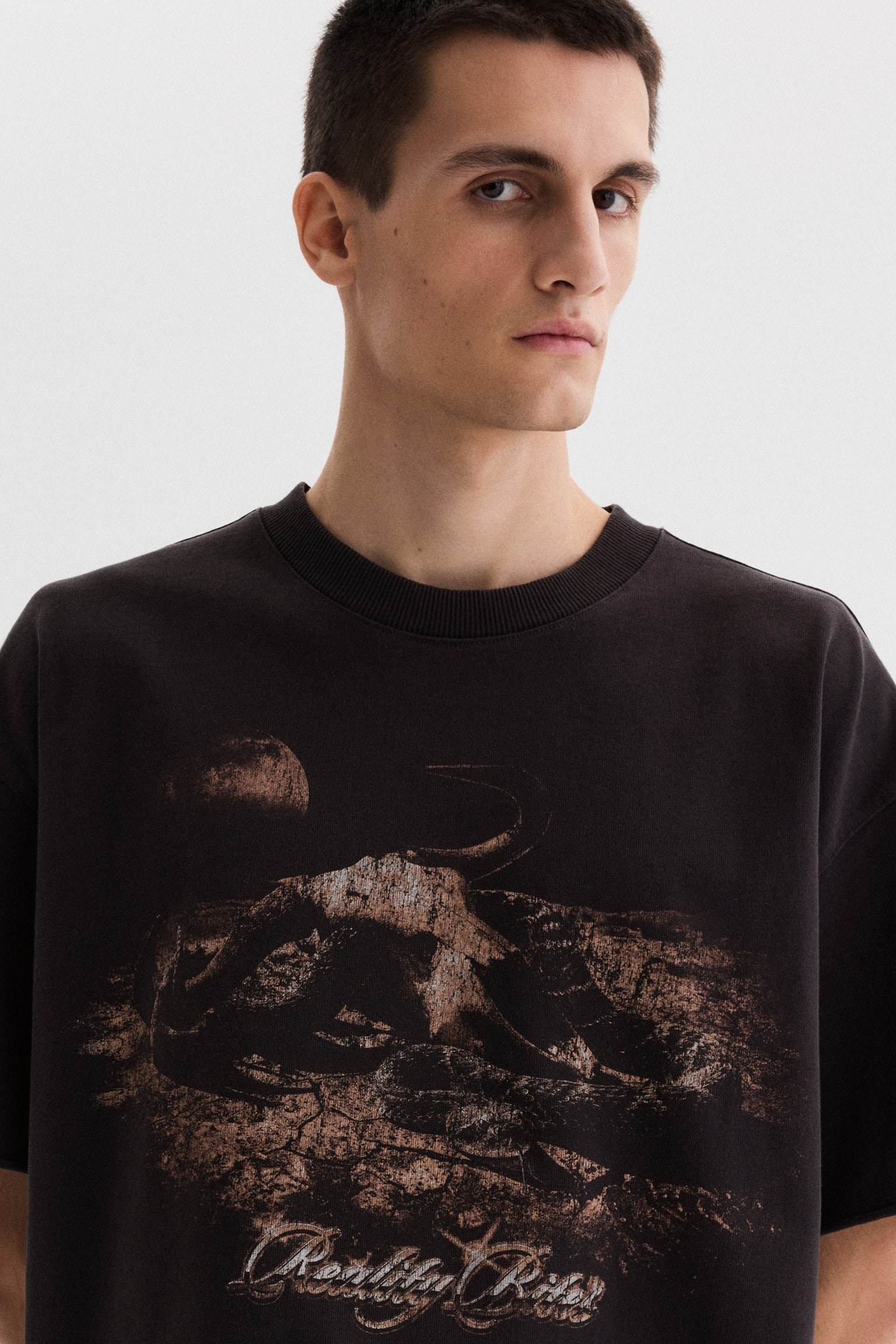Oversized Fit Boxy-style t-shirt - Dark brown/Reality Bites - Men | H&M IE
