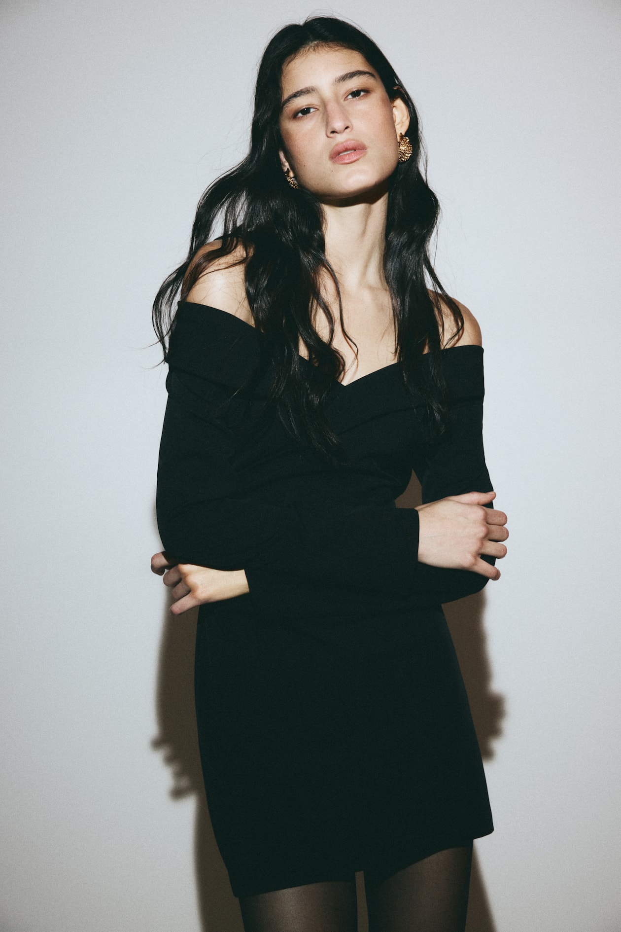 Robe épaules nues à effet croisé - Noir - FEMME | H&M FR