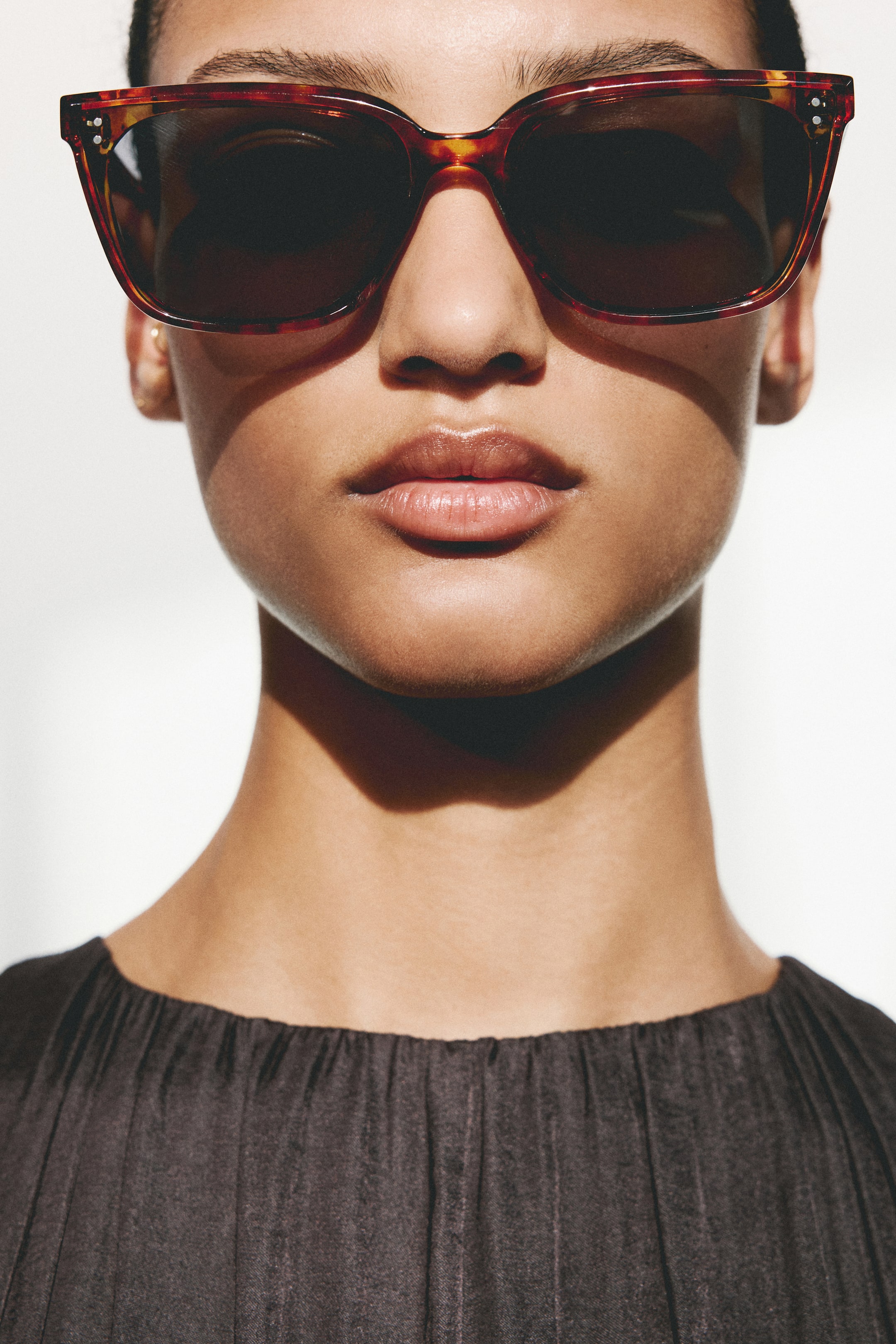 Zonnebril met hoekige glazen - Bruin/schildpaddessin - DAMES | H&M NL