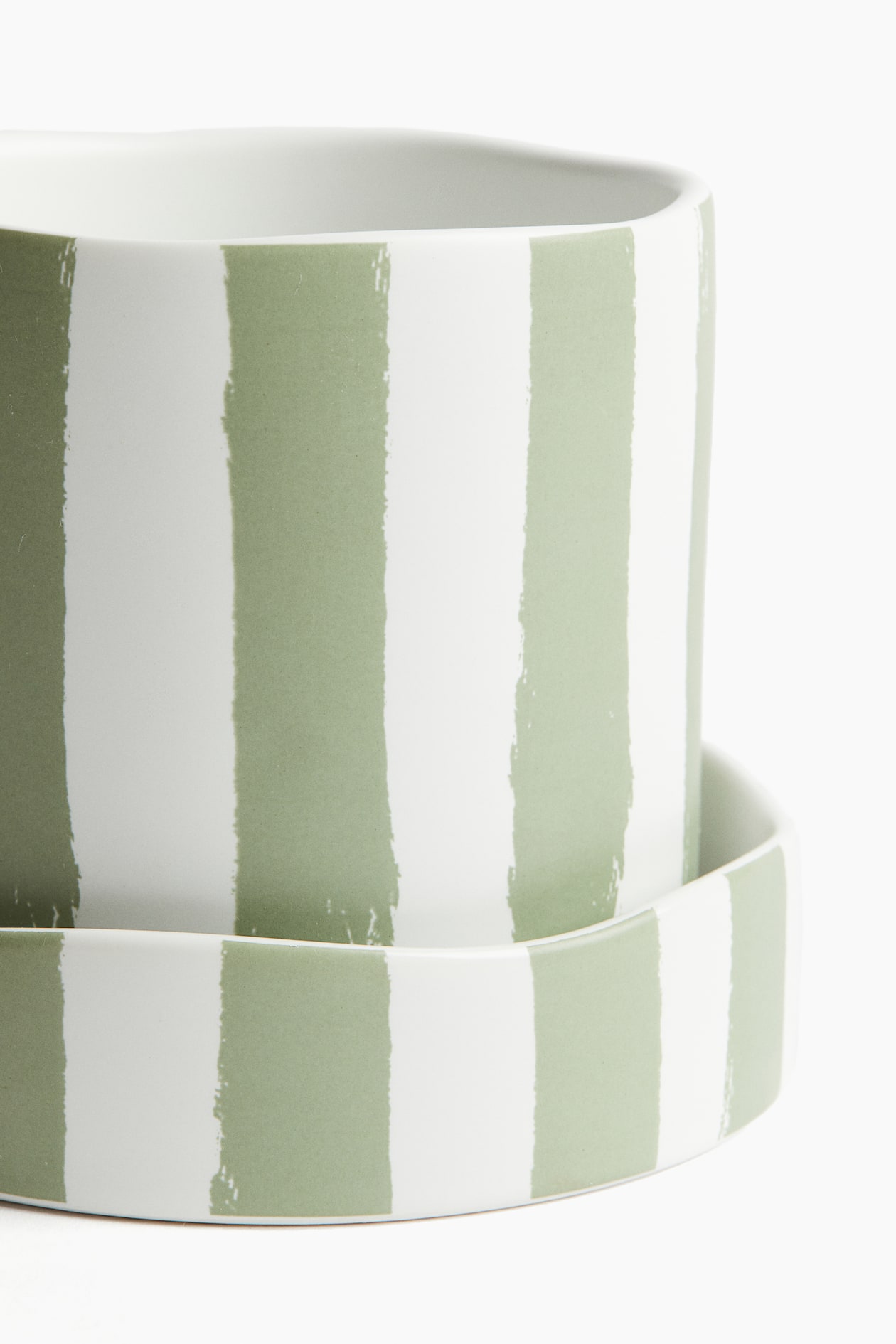 Green/White striped Patterned plant pot and saucer at H&M Home | H&M IN