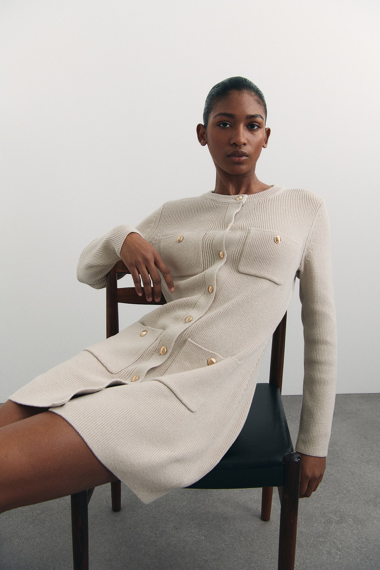 Rochie tricotată cu un buzunar în față - Gri-bej deschis - FEMEI | H&M RO