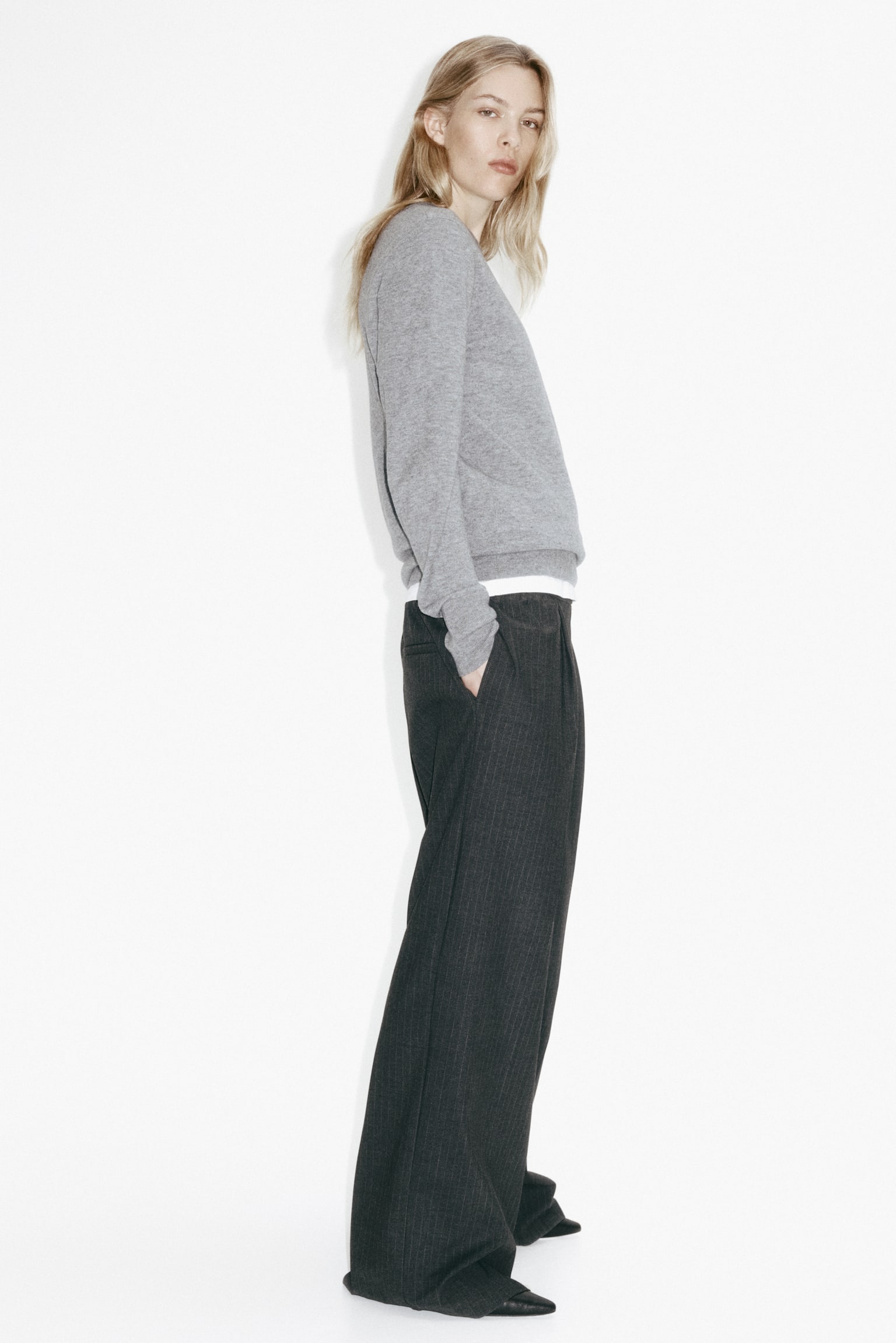 Stickad tröja med V-ringning - Grey marl - DAM | H&M SE