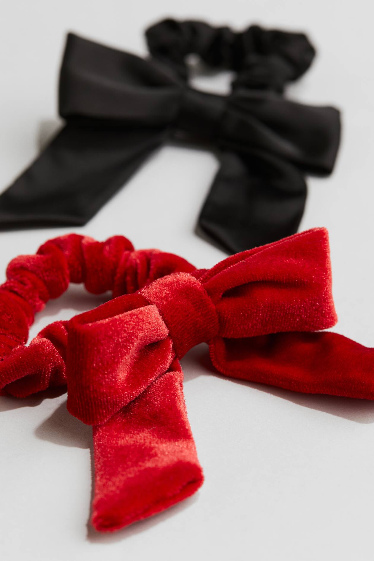 2-pack Bow-detail Scrunchies - Black/red - Kids | H&M US
