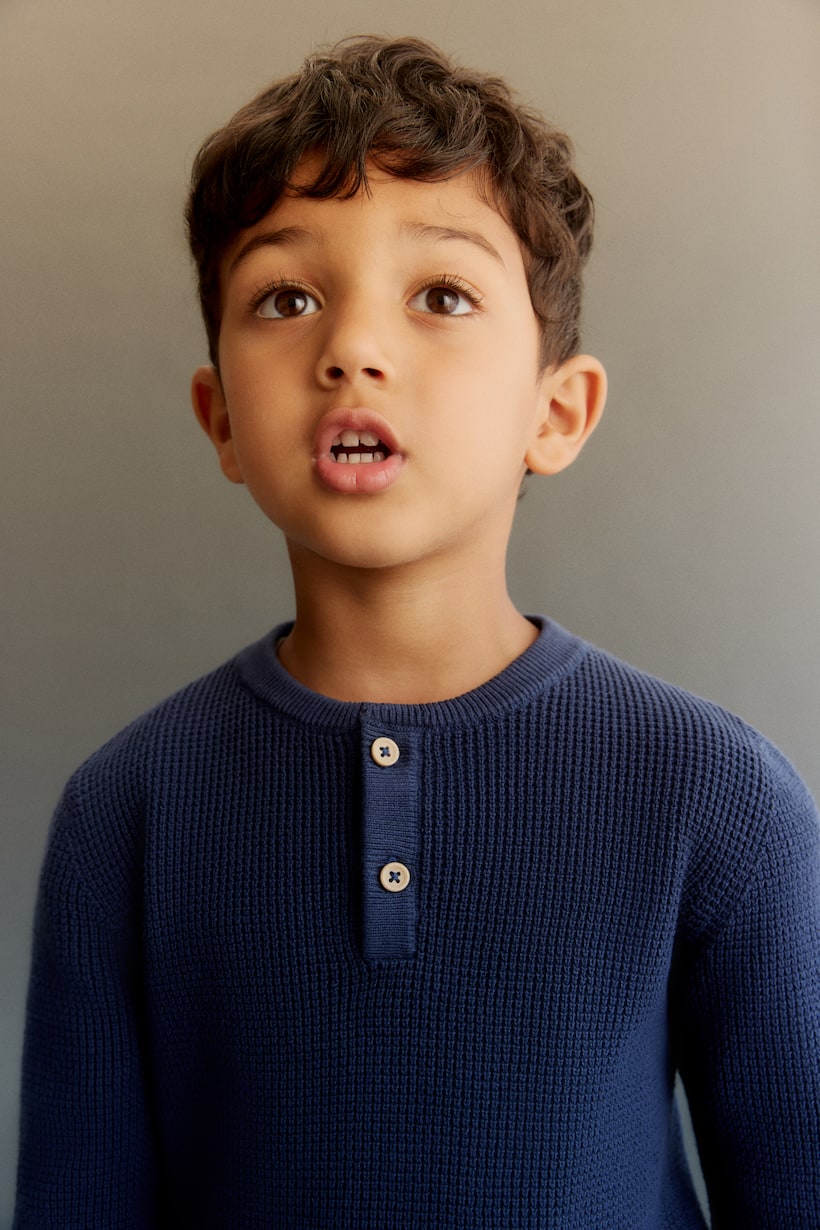 Suéter Henley en tejido gofrado - Azul oscuro - Kids | H&M MX