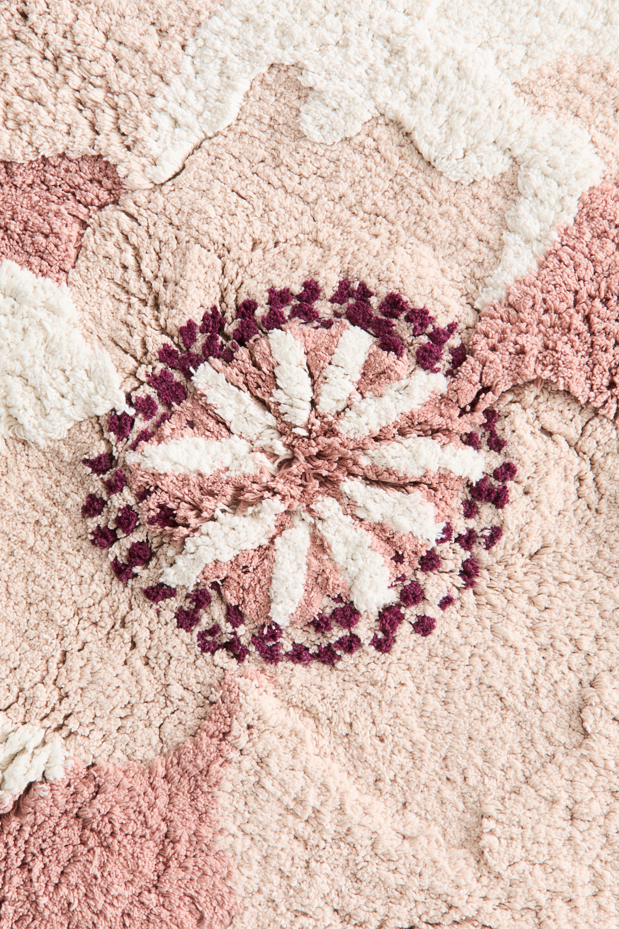 Tufted flower-shaped bath mat - Powder pink/Flower - Home All | H&M IN