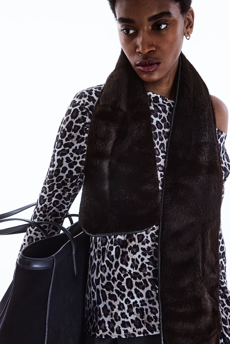 Fluffy Scarf - Dark brown - Ladies | H&M US