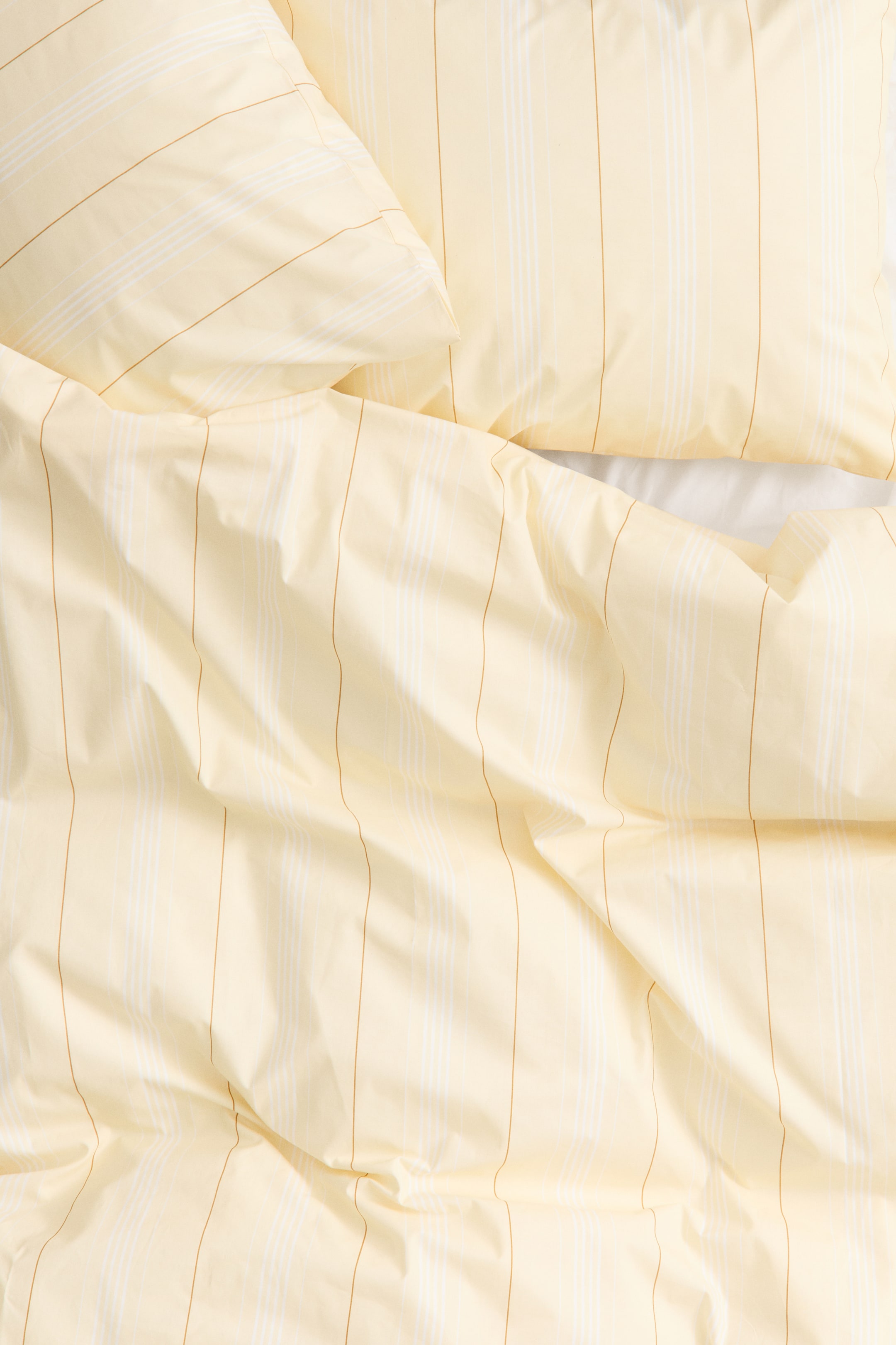 Light yellow/striped Cotton Percale King/Queen Duvet Cover Set at H&M ...