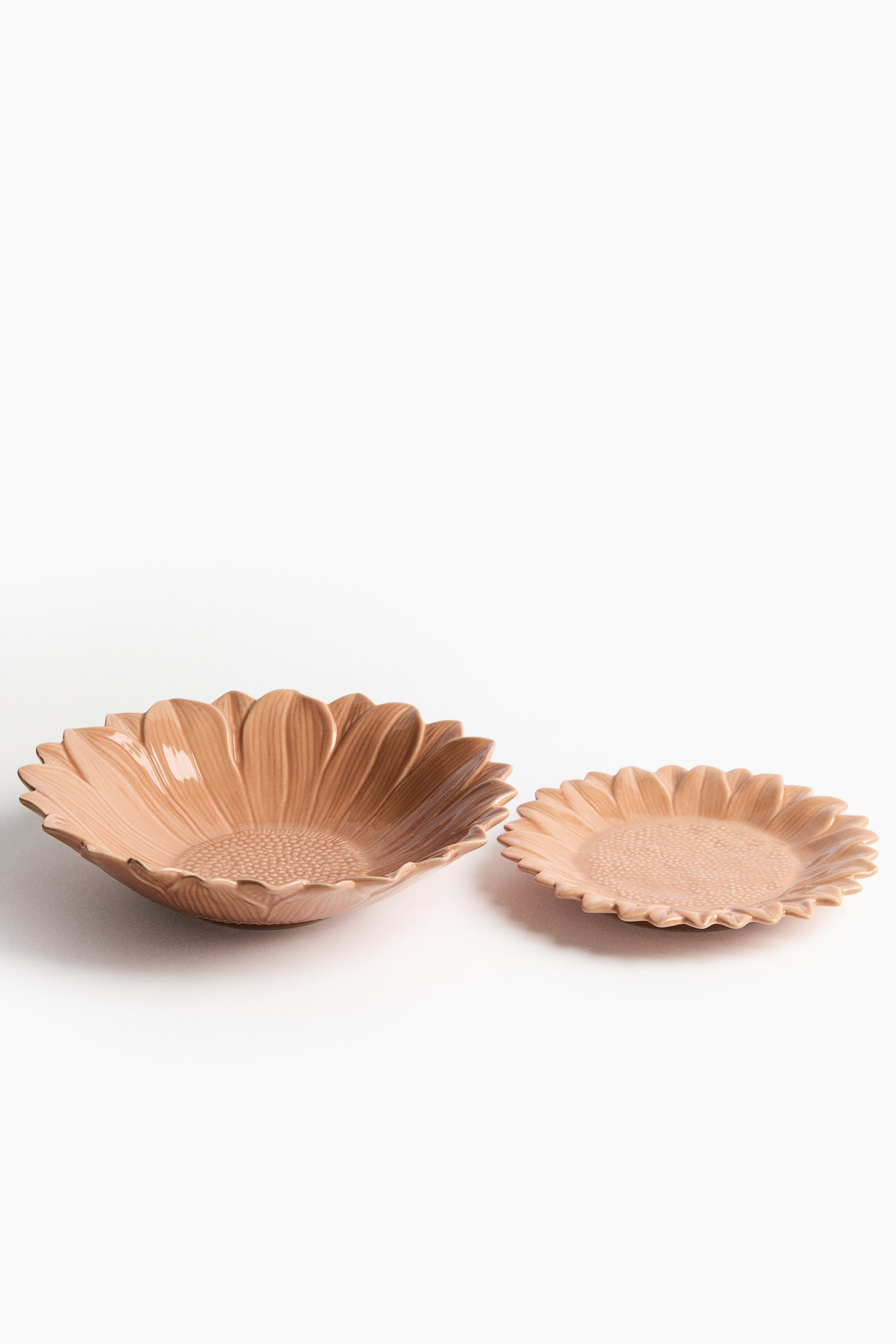 Orange Sunflower-shaped mid plate at H&M Home | H&M IE