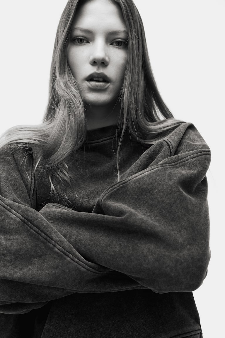 Women's Black/Washed out Washed-look sweatshirt | H&M IN
