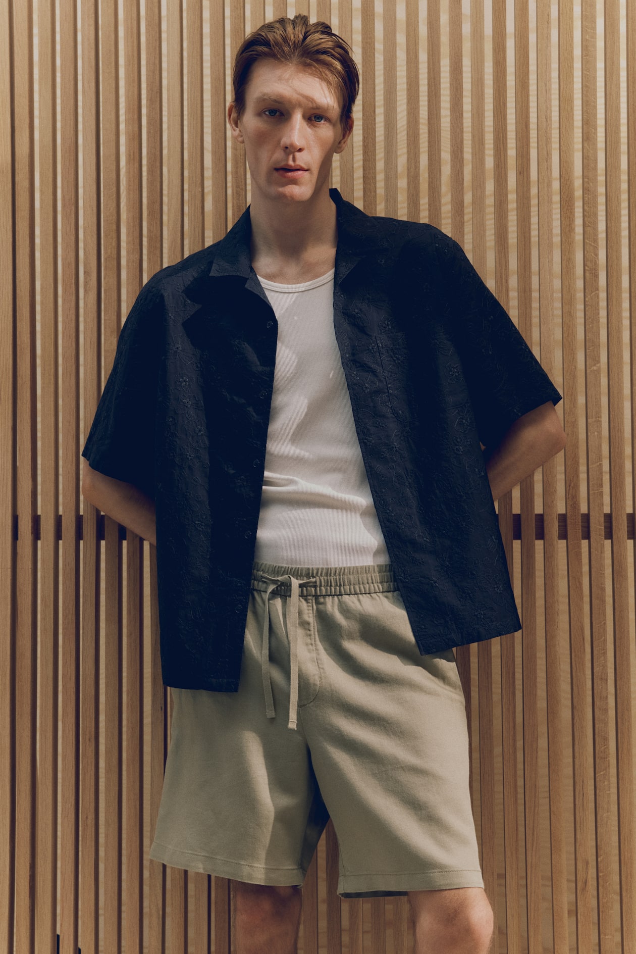 Calções em mistura de linho Relaxed Fit - Verde caqui - HOMEM | H&M PT