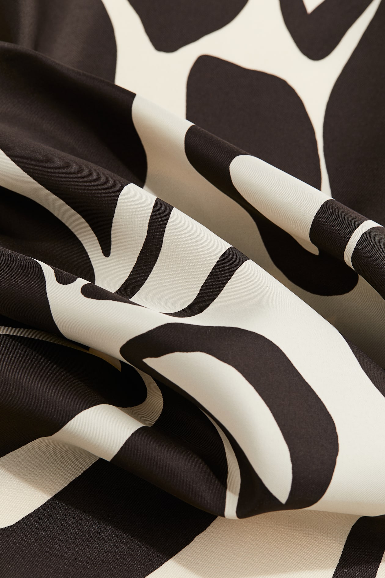 Patterned Scarf - Dark brown/floral - Ladies | H&M US