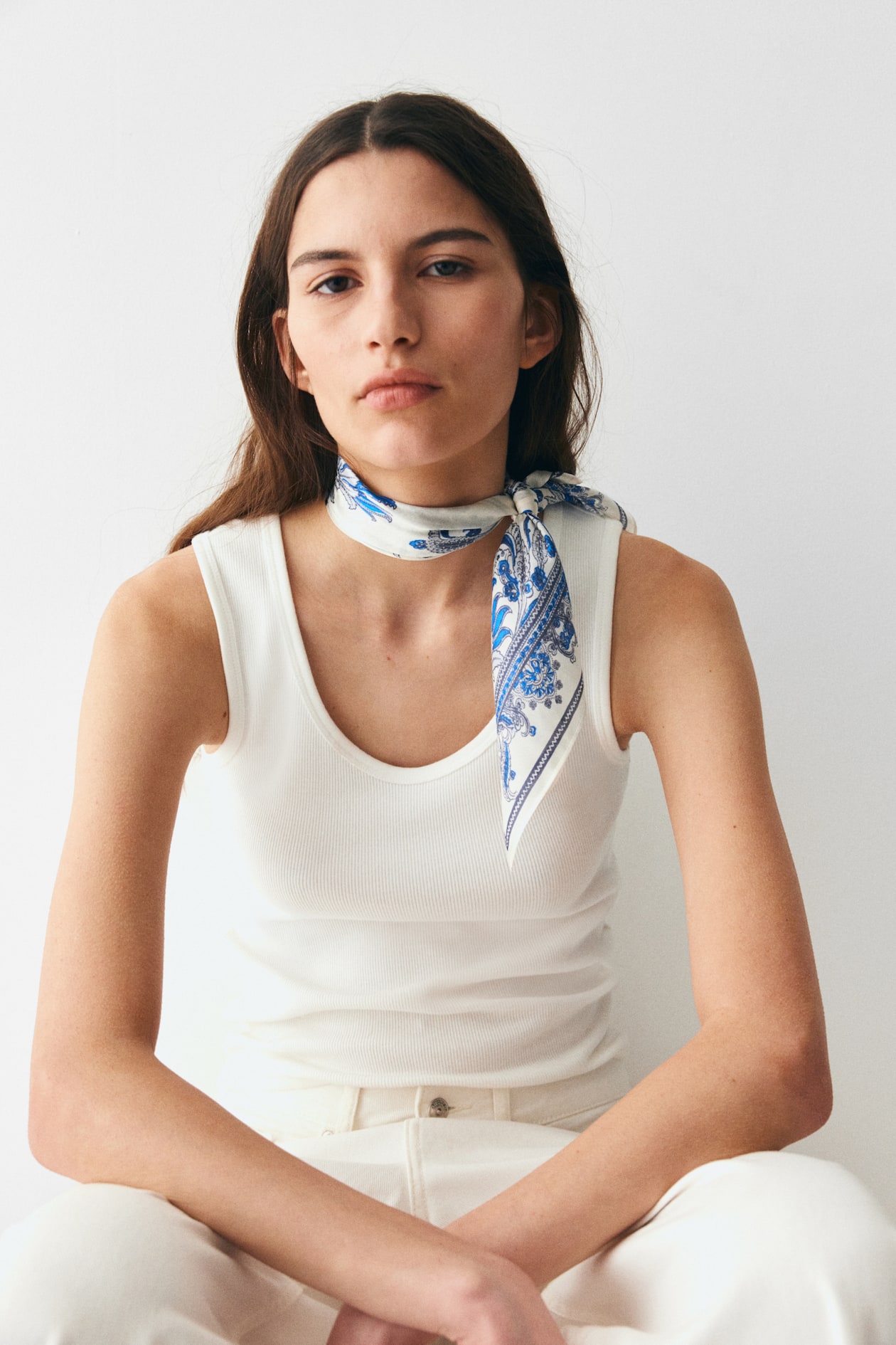 Patterned scarf - White/Blue patterned - Ladies | H&M IN