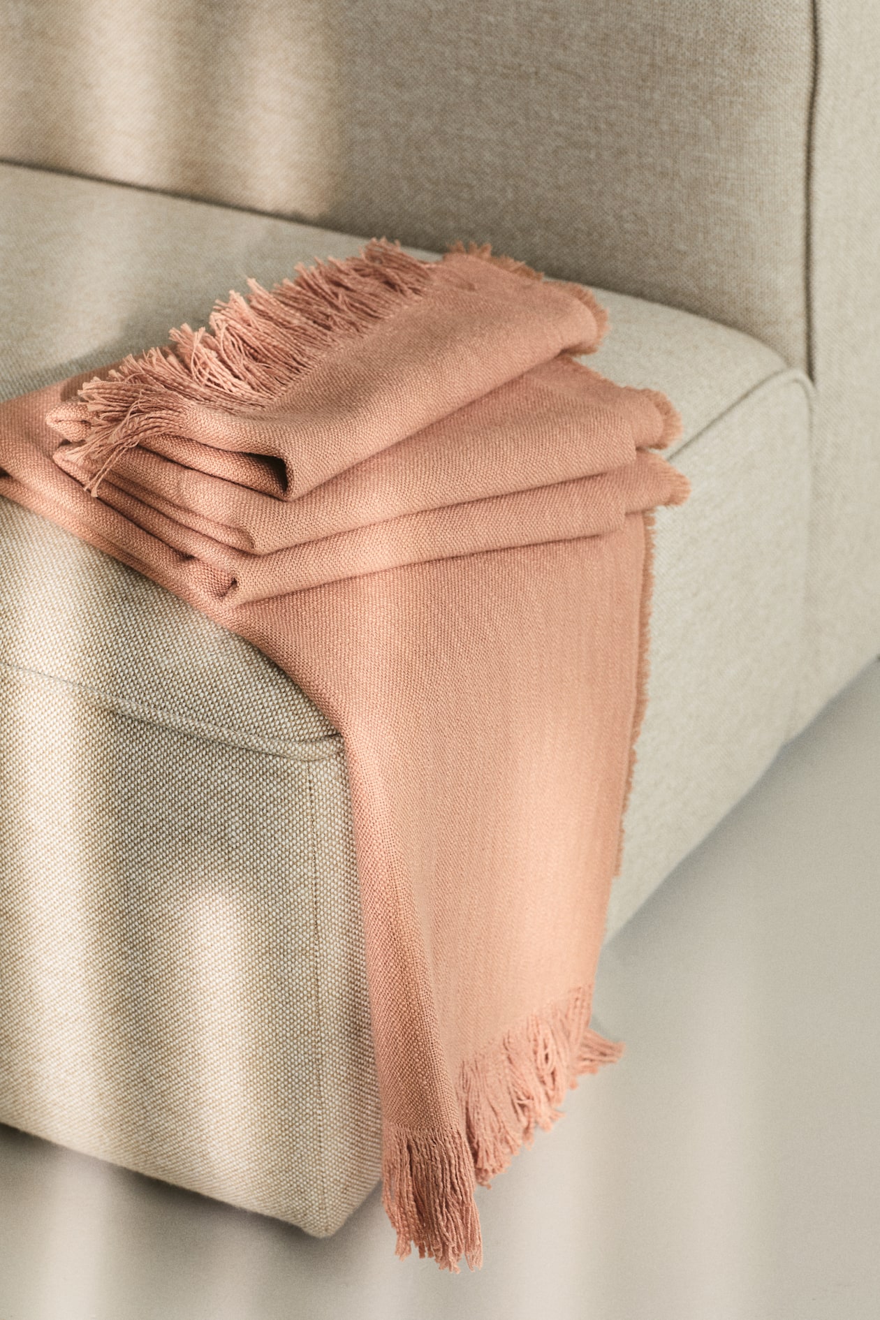Coperta con frange in tessuto flammé - Rosa salmone - HOME | H&M IT