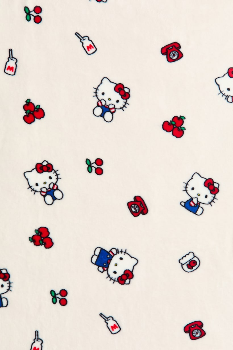 Patterned Fleece Blanket - Light beige/Hello Kitty - Home All | H&M US