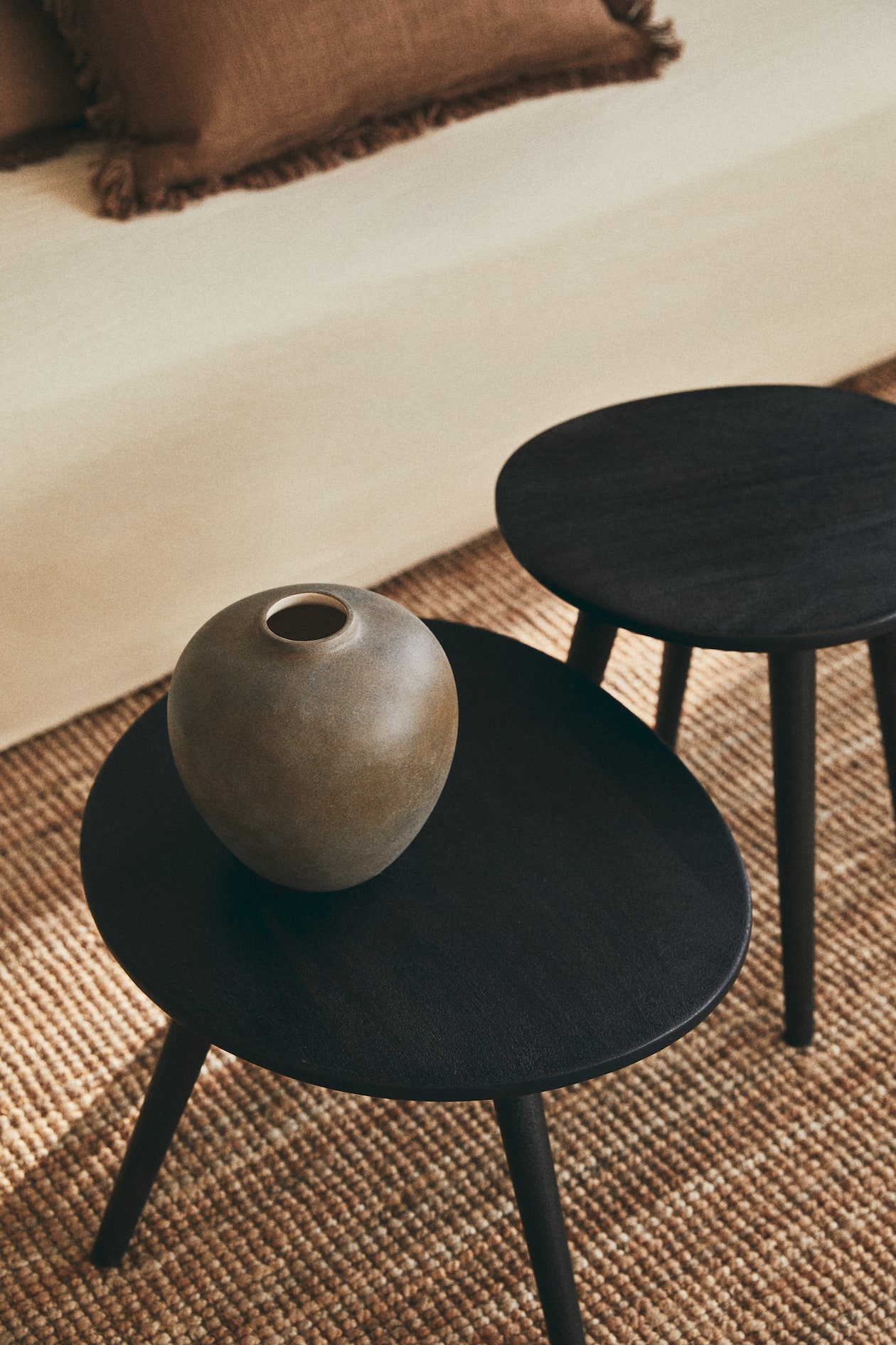 Ensemble de 2 tables en bois de manguier - Marron foncé - Home All | H&M FR