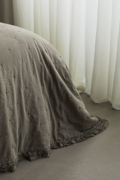 Frill-trimmed bedspread - Greige - Home All | H&M GB
