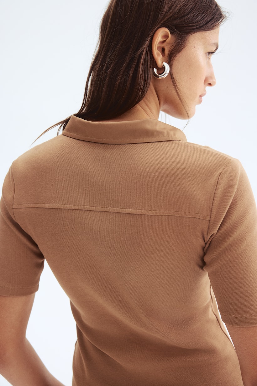 Top con cuello clásico - Beige oscuro - Ladies | H&M MX