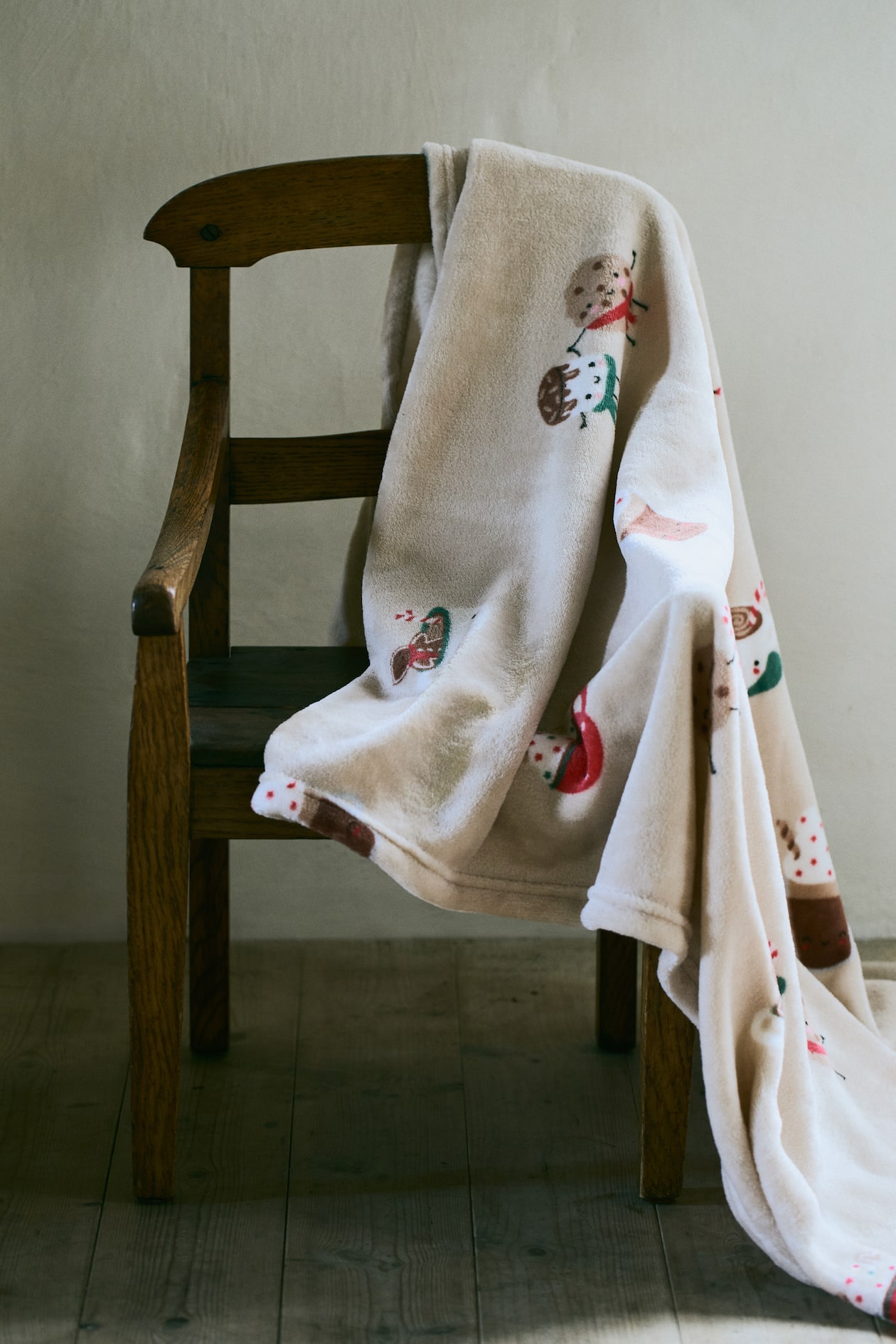 Beige/Hot chocolate Patterned fleece blanket at H&M Home | H&M GB