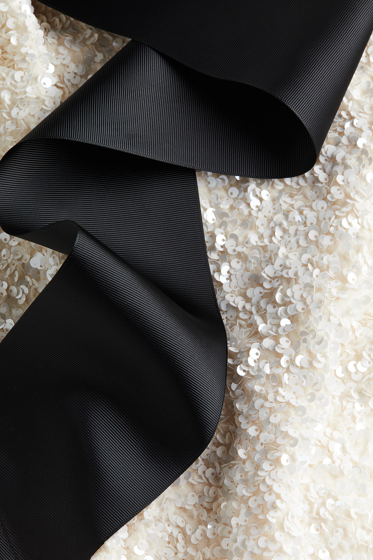 Sequined tie-back dress - White/Sequins - Ladies | H&M GB