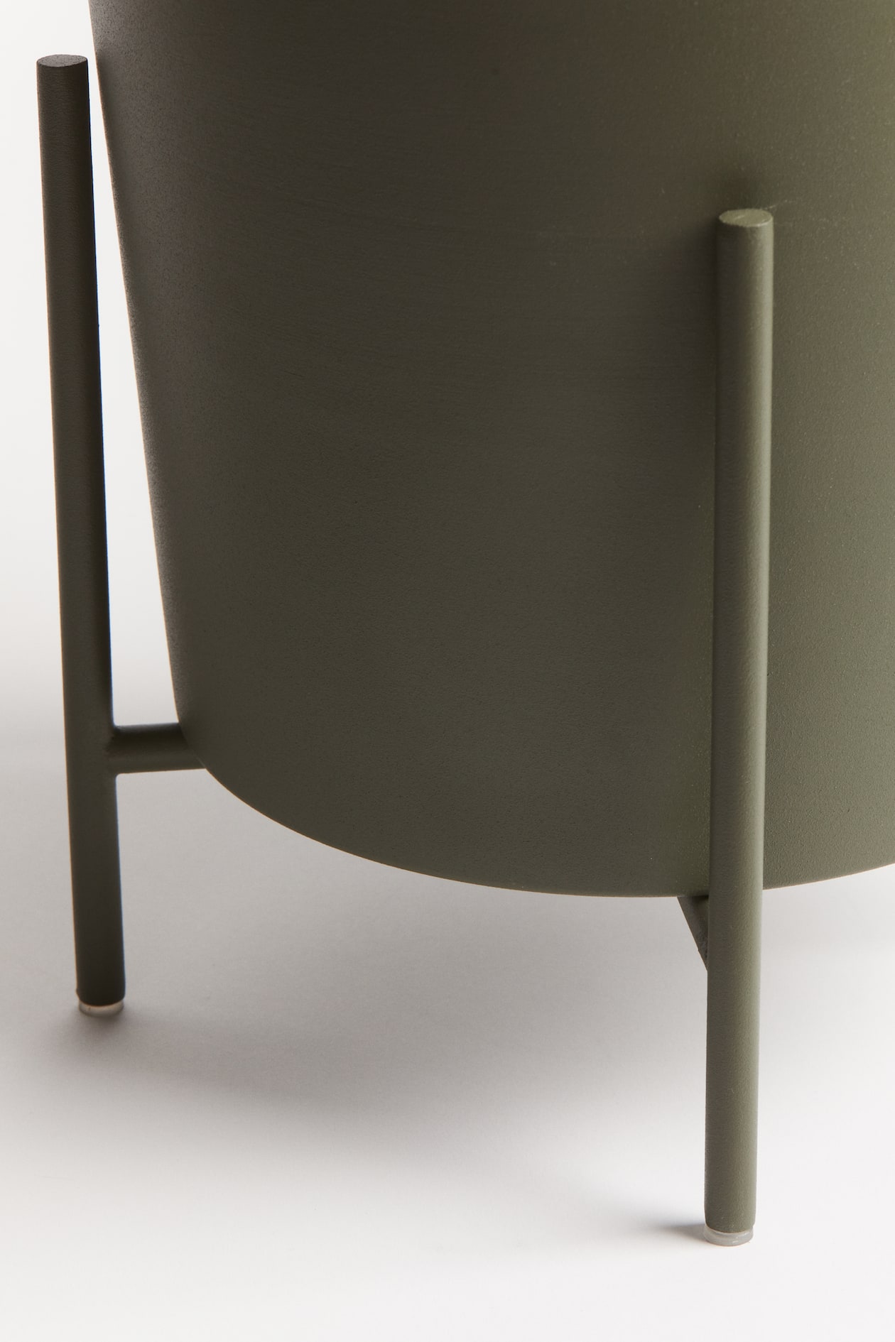 Khaki green Large Plant Pot on Stand at H&M Home | H&M US