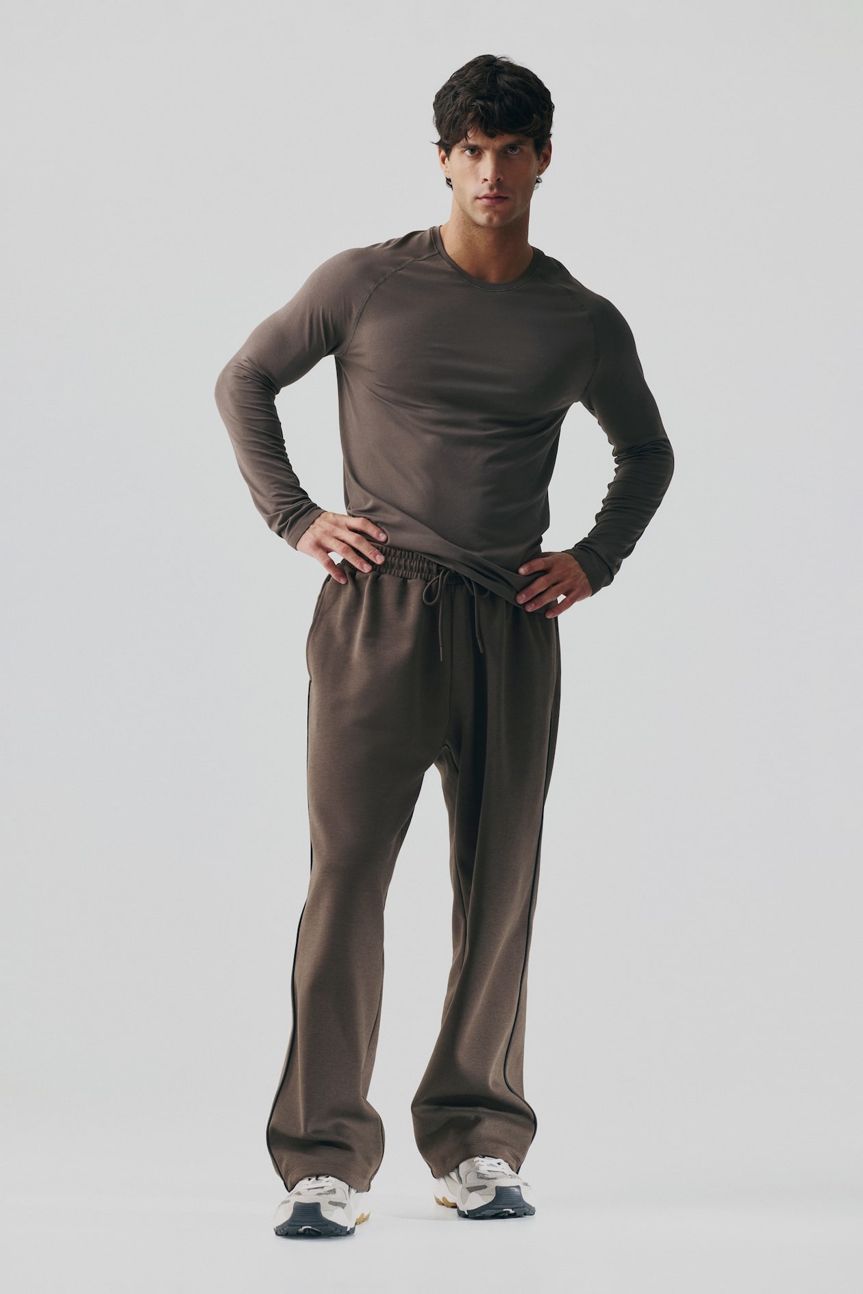 Playera deportiva Muscle Fit con DryMove™ - Gris pardo - Men | H&M MX