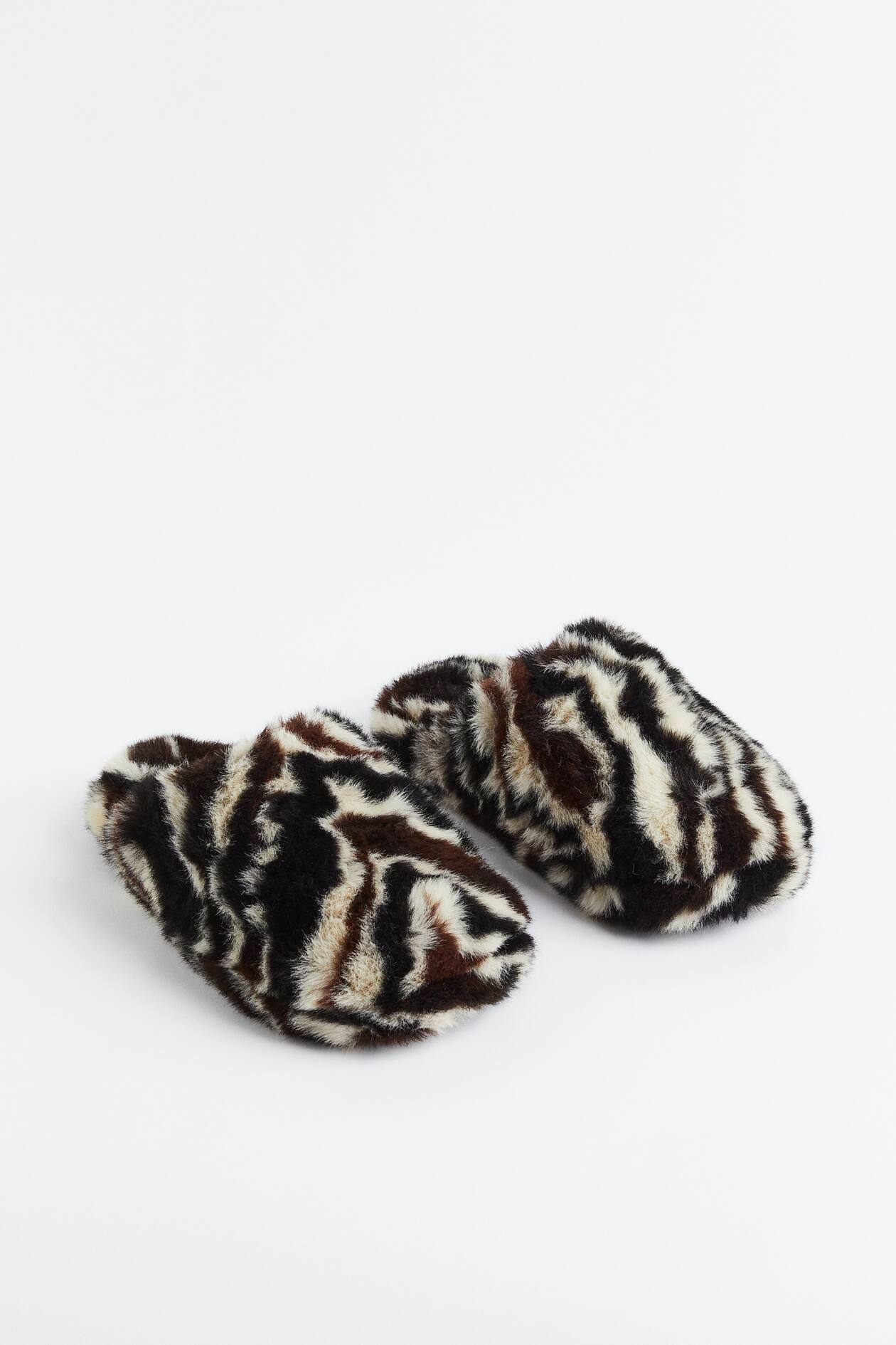 Women's Black/Zebra print Fluffy slippers | H&M GB