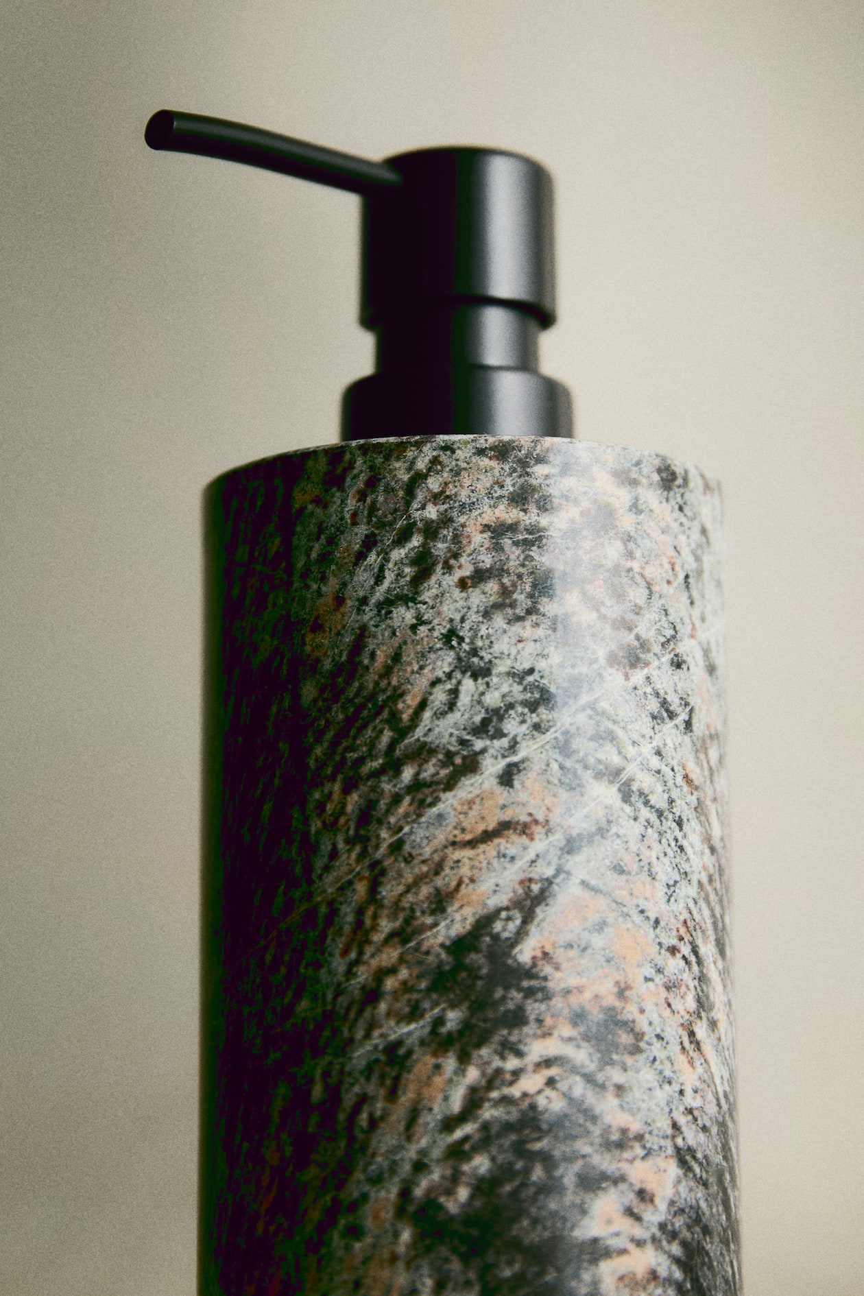 Dark green Marble soap dispenser at H&M Home | H&M GB