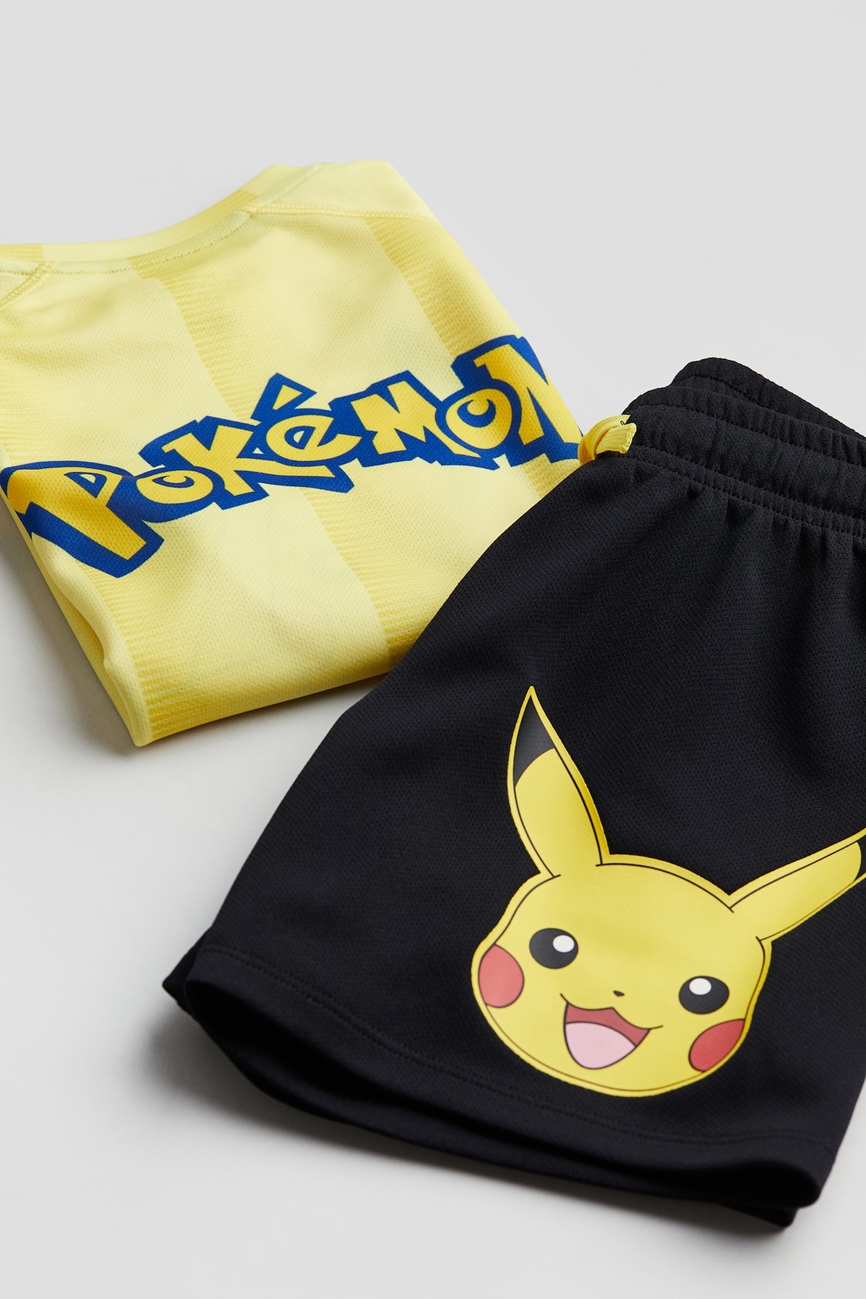 Yellow/Pokémon 2-piece football set for kids | H&M GB